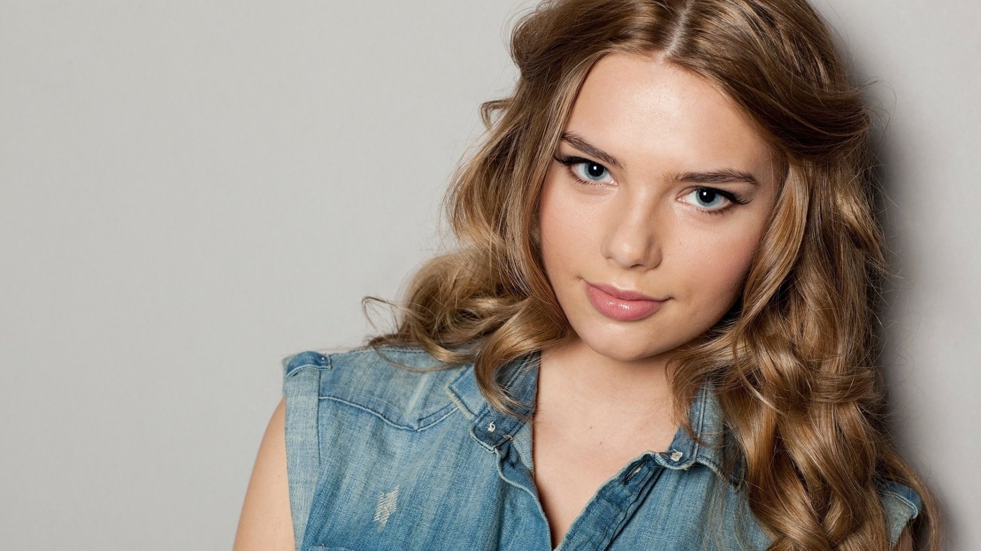 Indiana Evans: Stunning Aussie Actress with Mesmerizing Blue Eyes HD ...