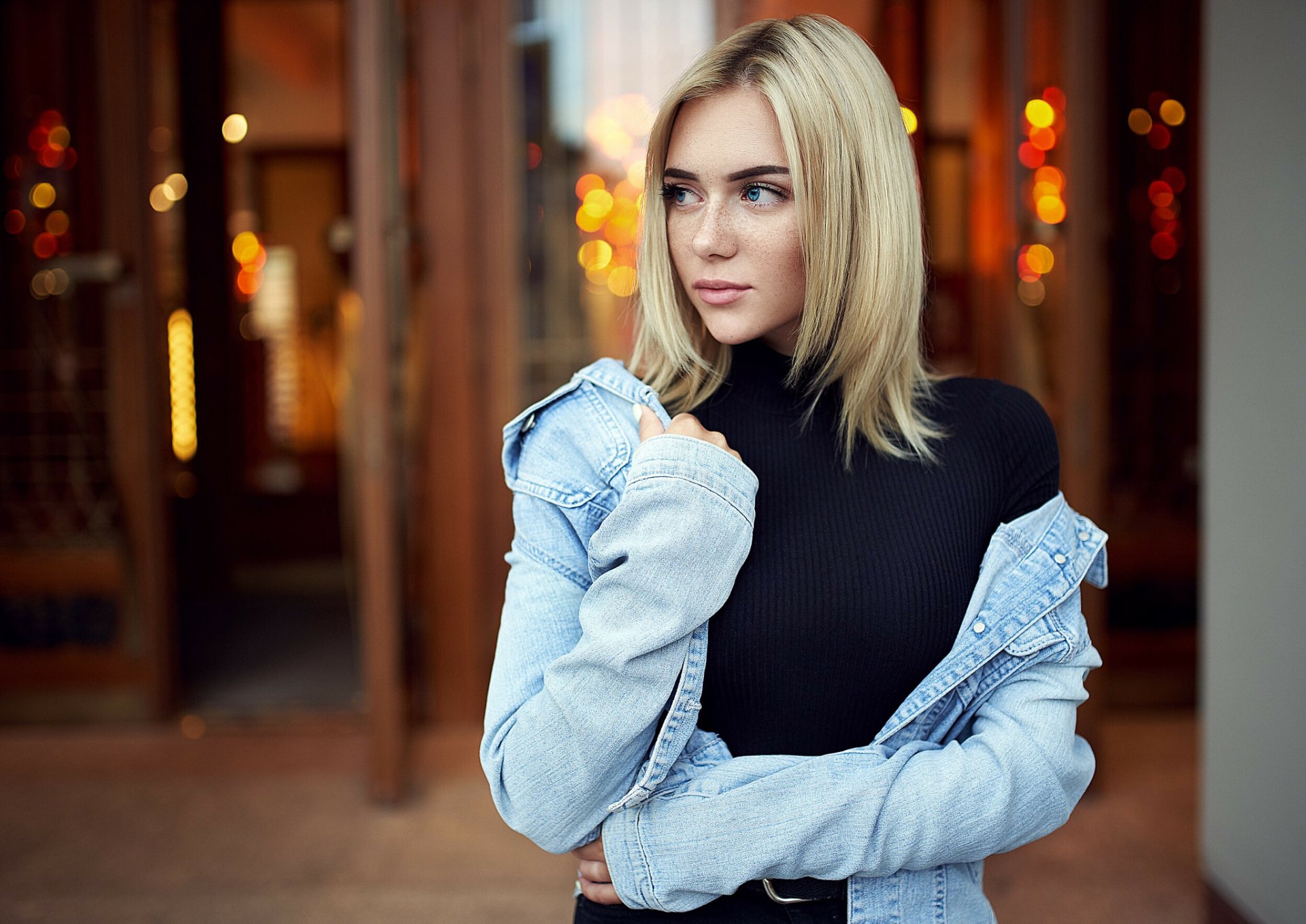 Download Blue Eyes Brunette Depth Of Field Woman Model HD Wallpaper