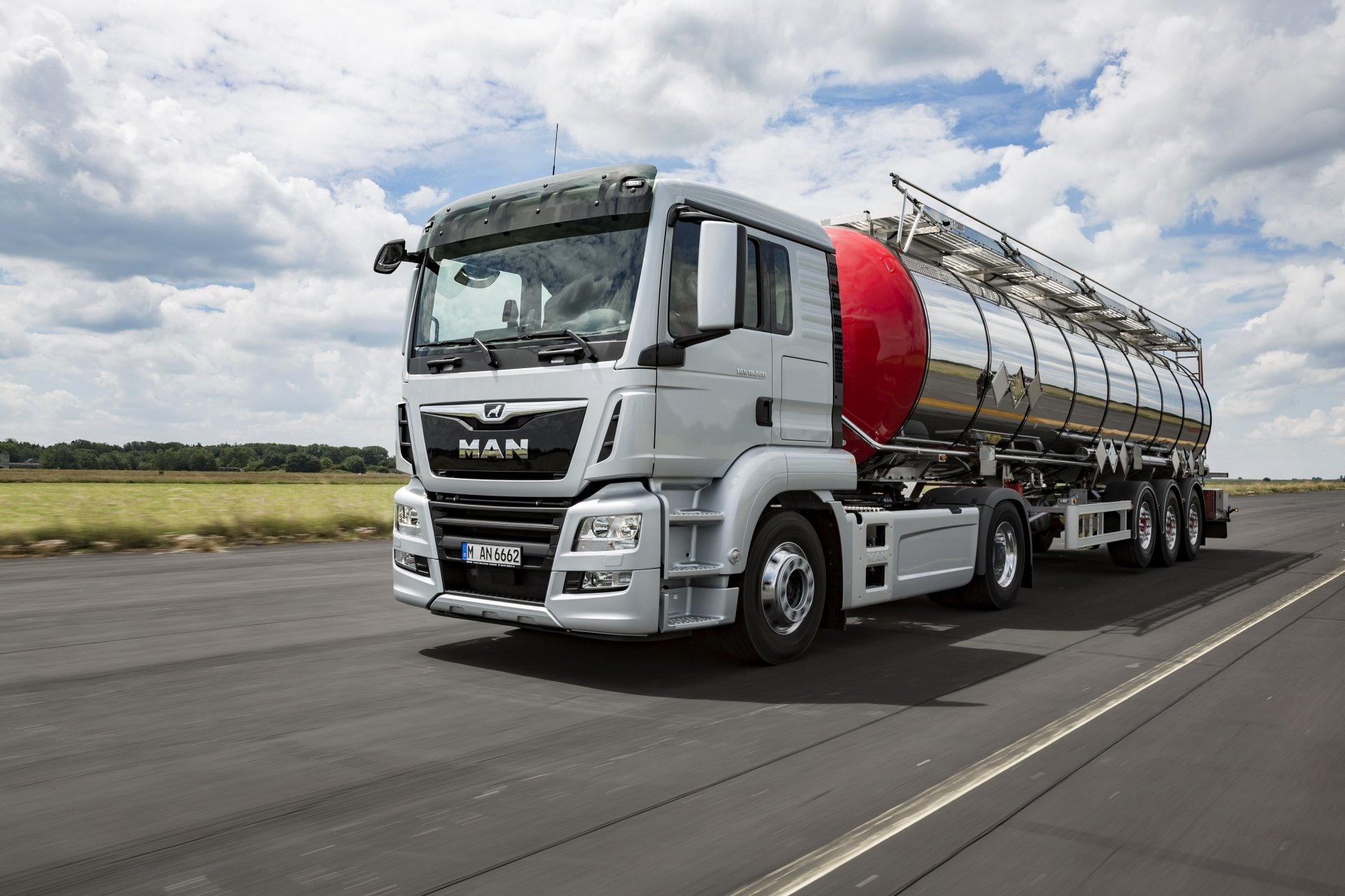 Download Vehicle Man 4k Ultra HD Wallpaper