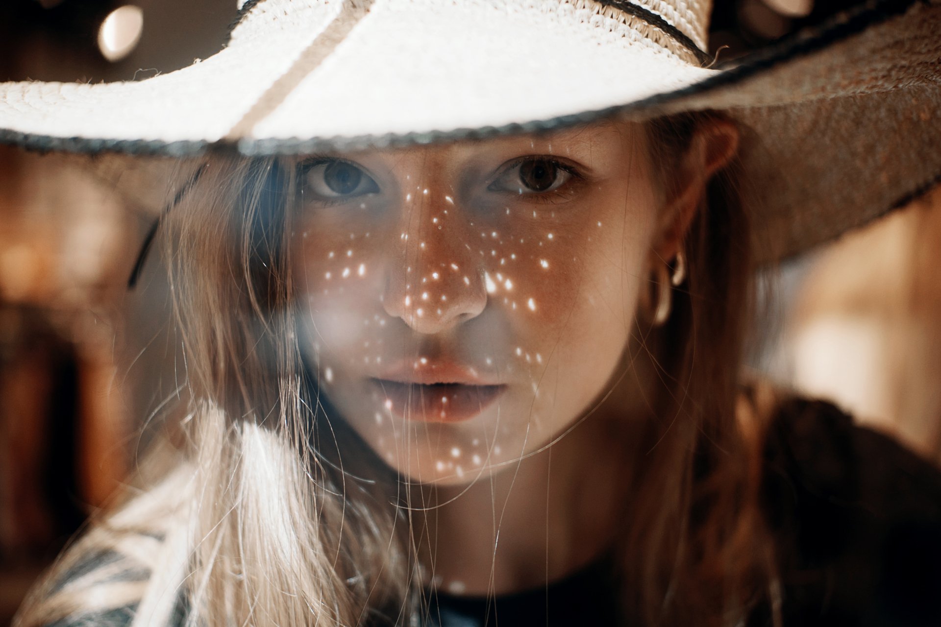 Download Hat Brunette Stare Model Woman Face 4k Ultra HD Wallpaper by ...