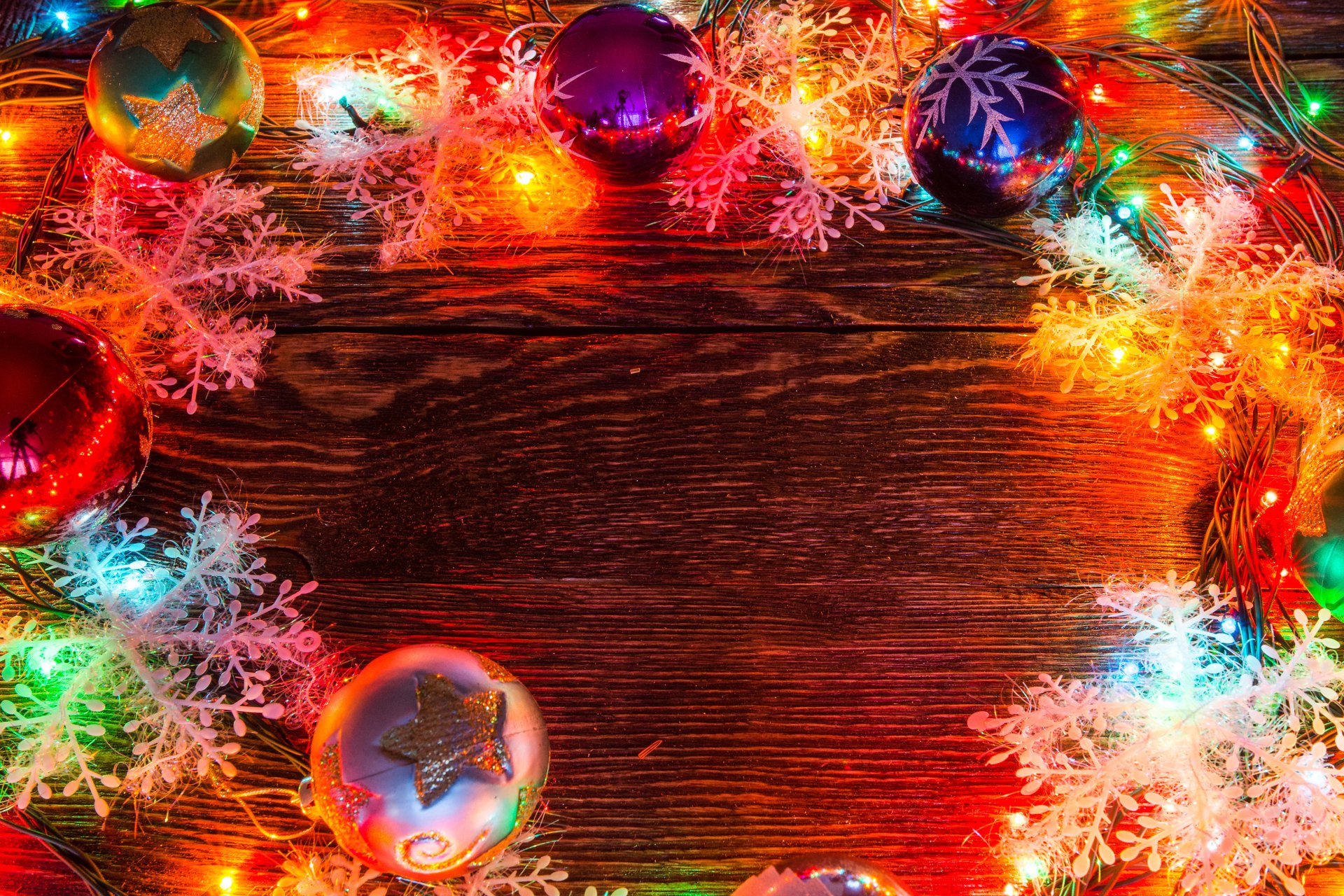 4K Ultra HD Christmas Glow Festive Holiday Lights Ornaments