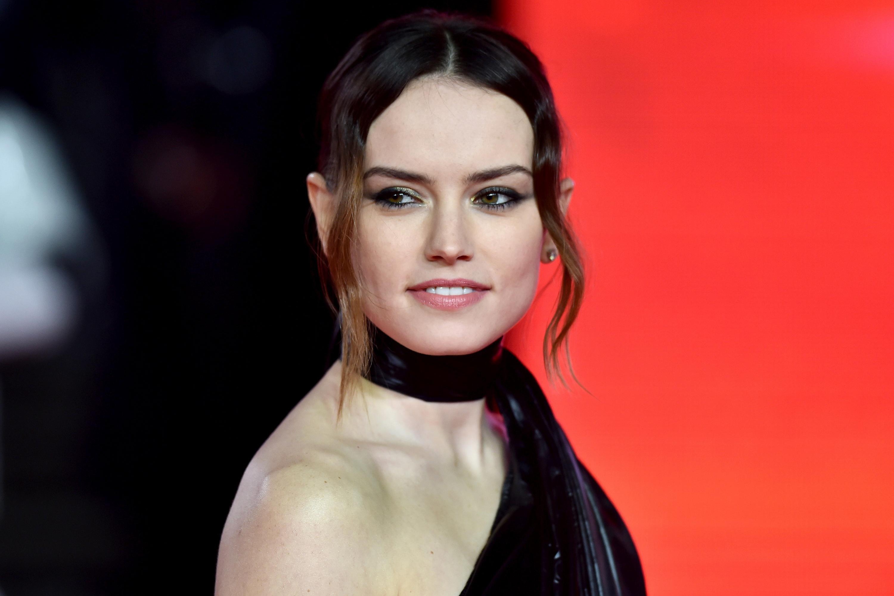 Download Face English Actress Celebrity Daisy Ridley HD Wallpaper