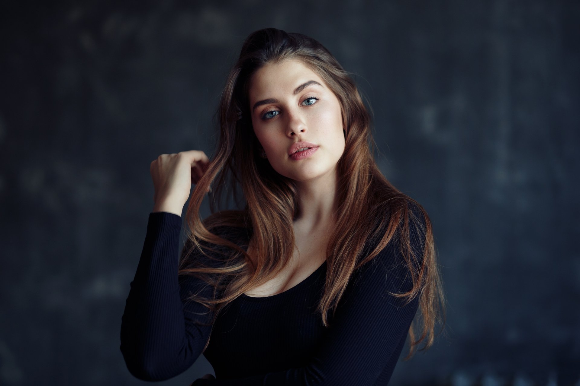 Download Blue Eyes Brunette Woman Model 4k Ultra Hd Wallpaper