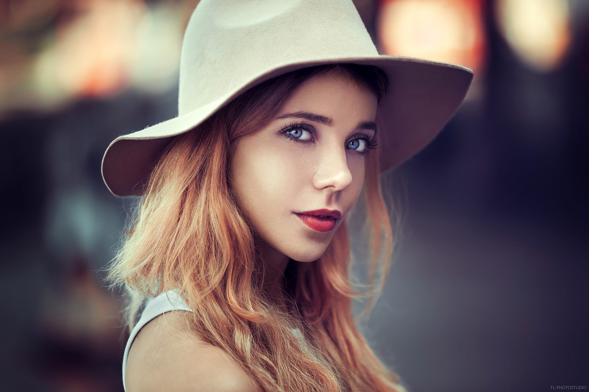 Download Depth Of Field Redhead Blue Eyes Hat Lipstick Face Woman Model