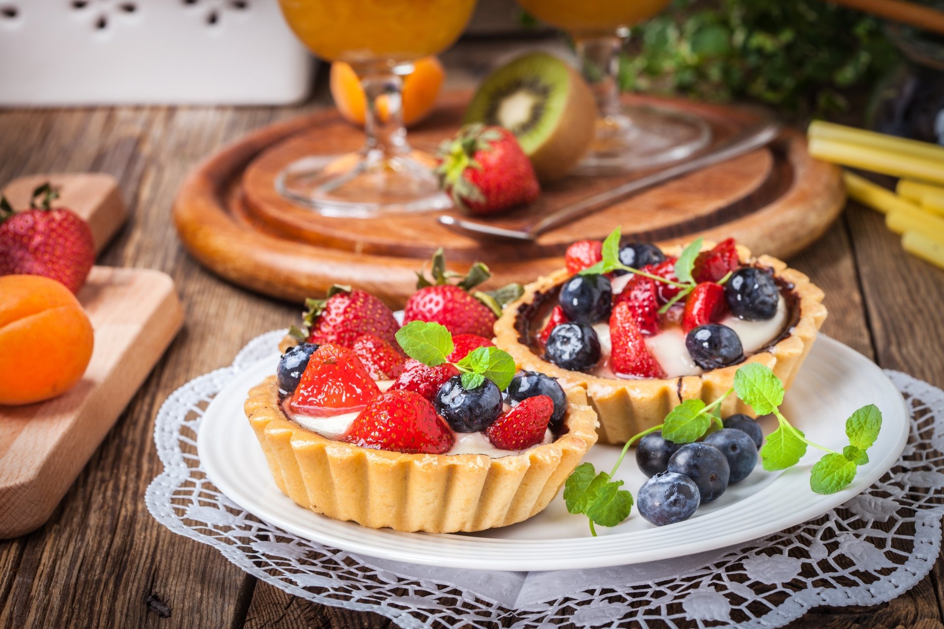 Download Fruit Still Life Tartlet Strawberry Blueberry Berry Food Dessert 4k Ultra HD Wallpaper