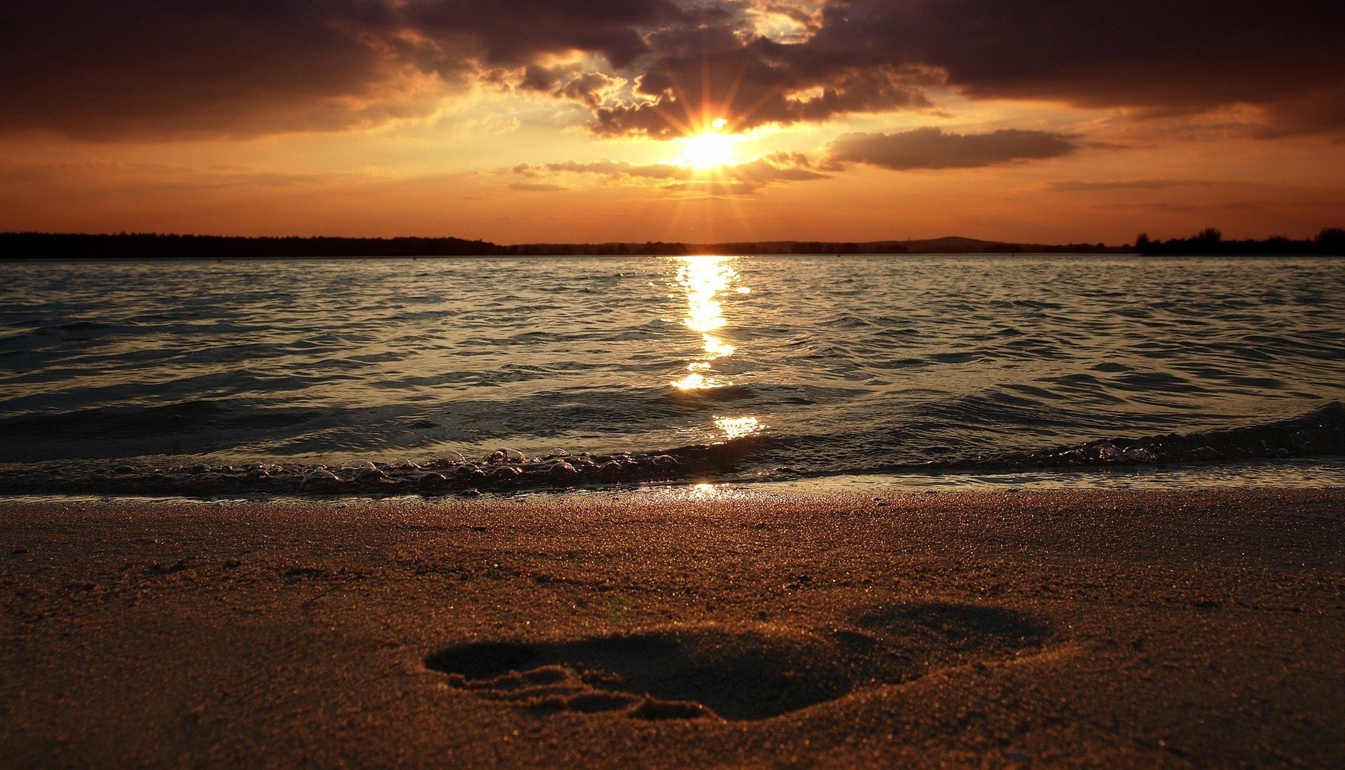 Sunset Serenity: HD Beach Shoreline Nature Wallpaper