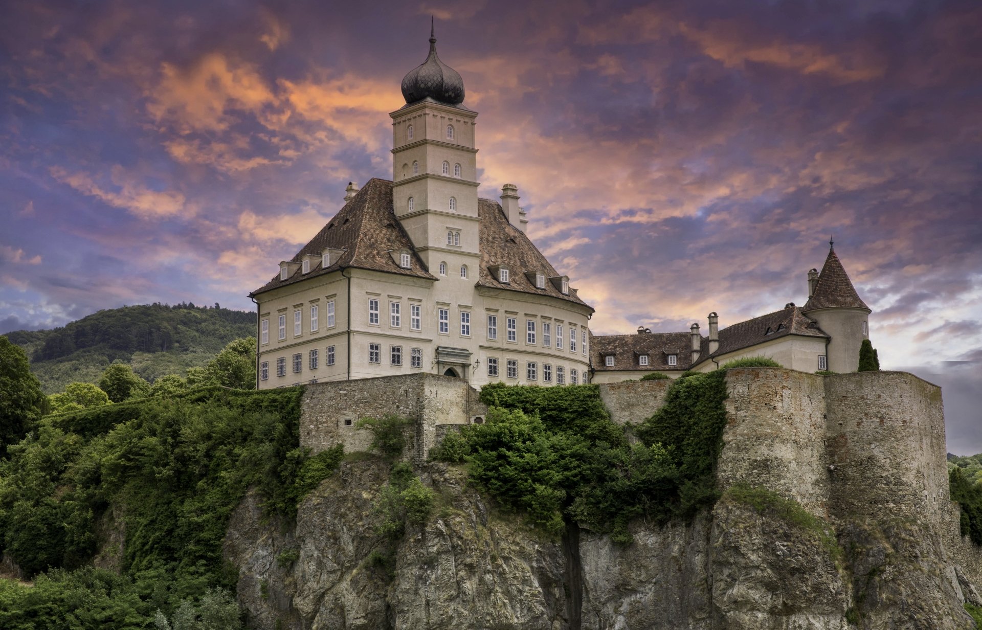 Download Schloss Schönbühel Hungary Man Made Castle 4k Ultra HD Wallpaper