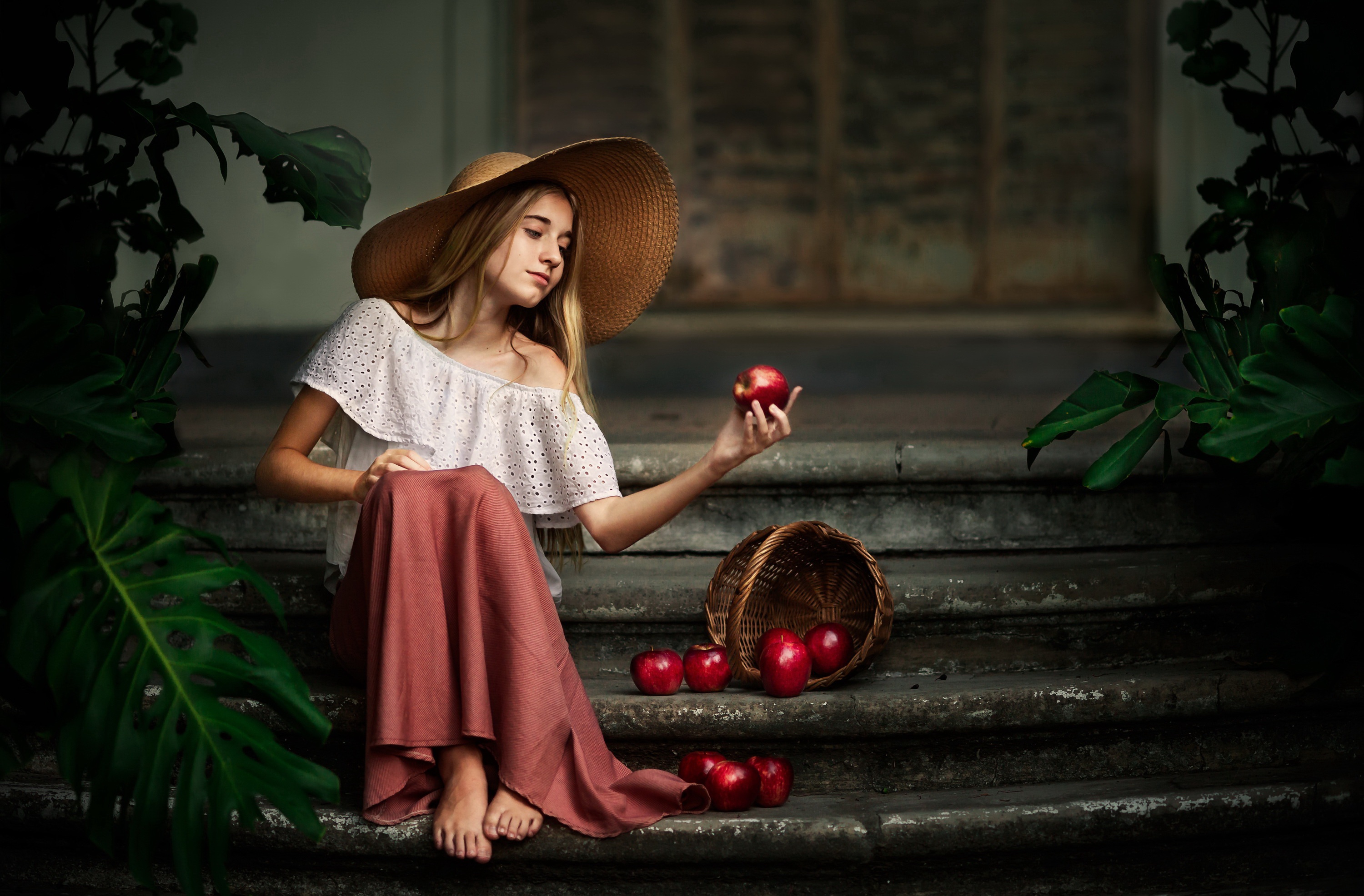 Download Blonde Hat Apple Woman Model HD Wallpaper