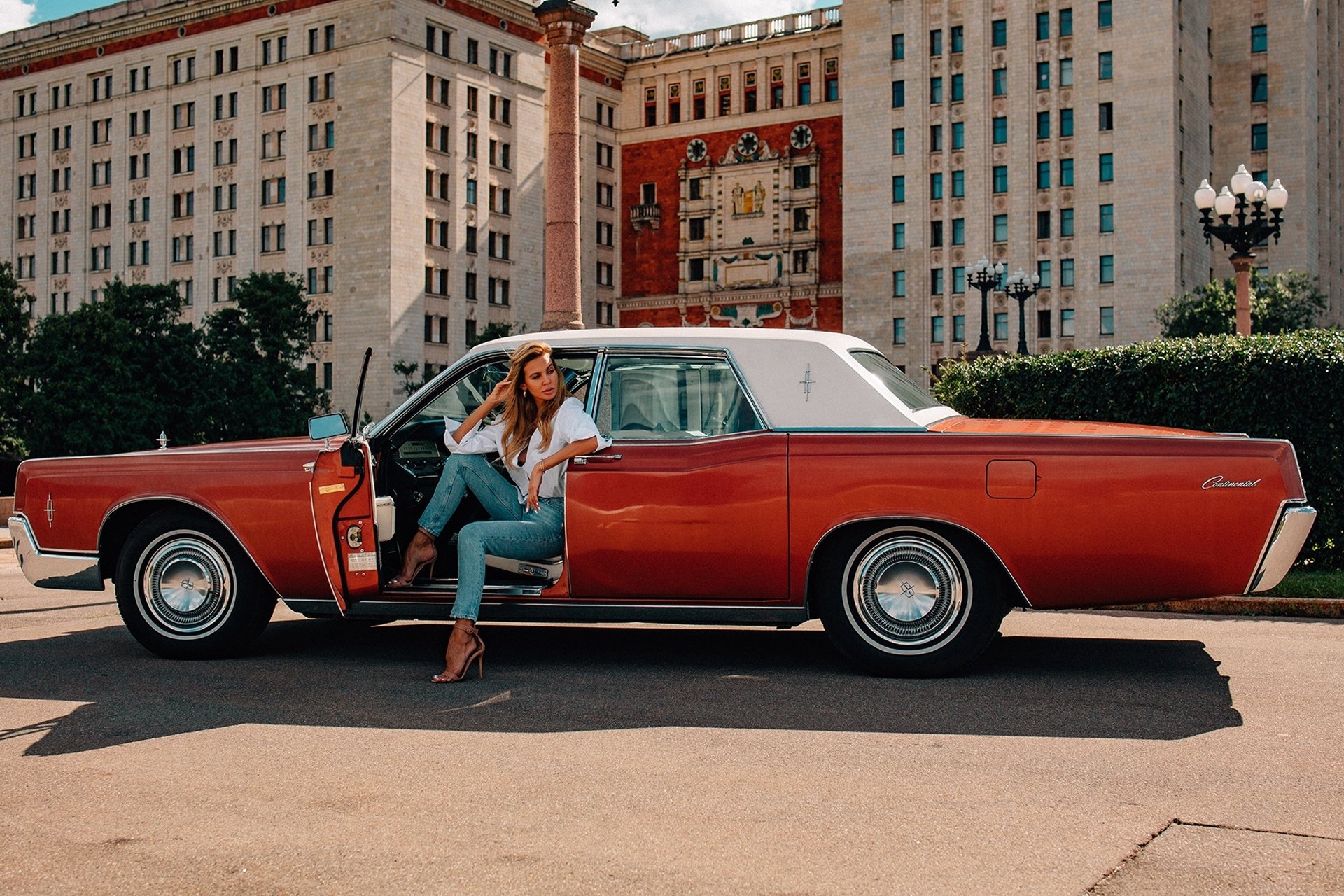 Download Model Lincoln Continental Jeans Retro Car Woman Girls & Cars ...