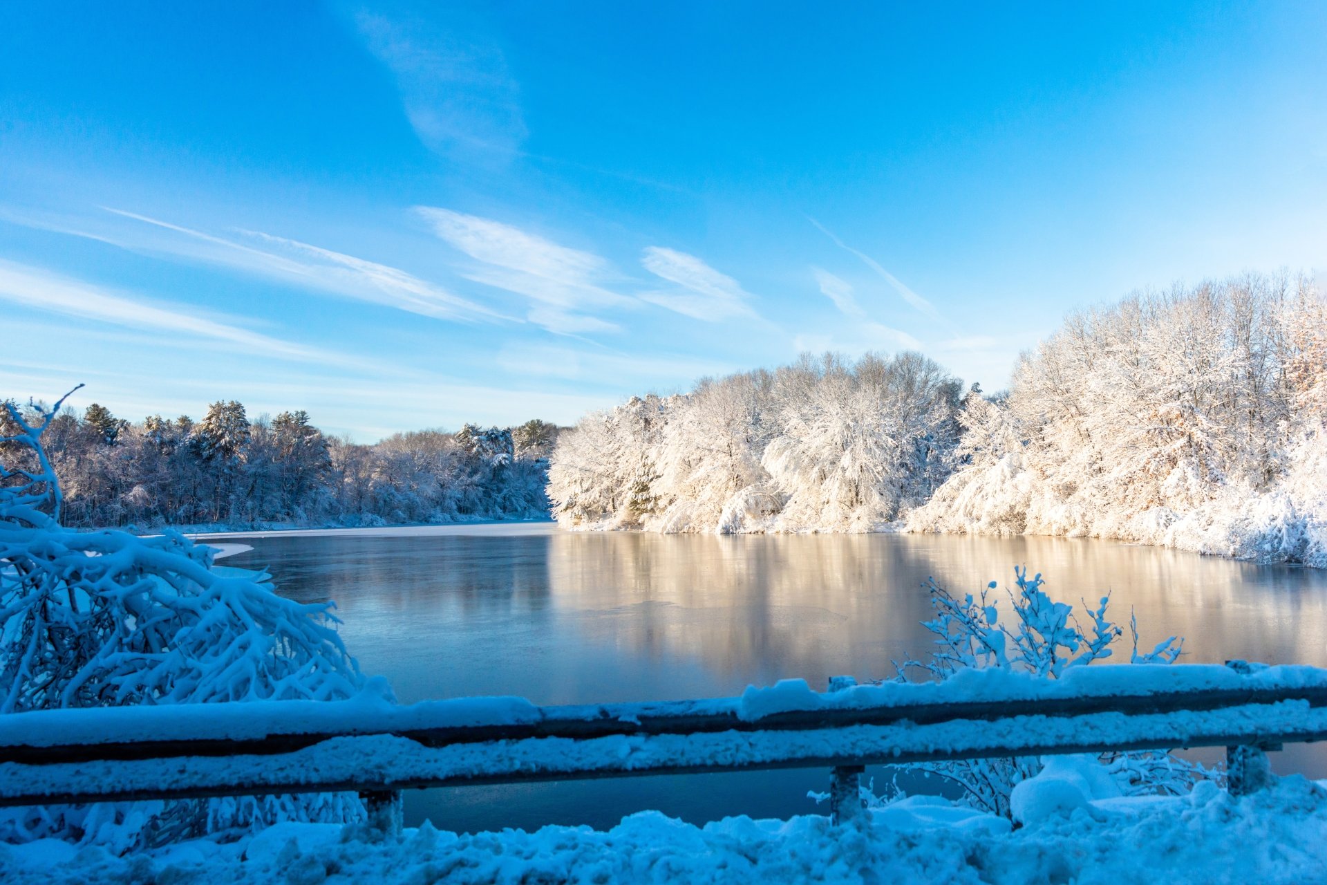 Winter Serenity: 4K Ultra HD Snow-Covered Lake and Forest Wonderland