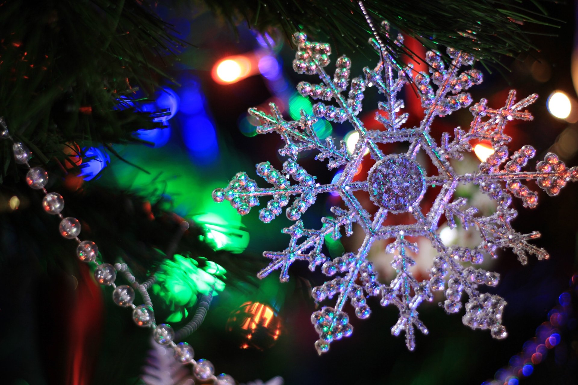 Sparkling Snowflake Holiday Decor – HD Christmas Wallpaper | 3456x2304 ...