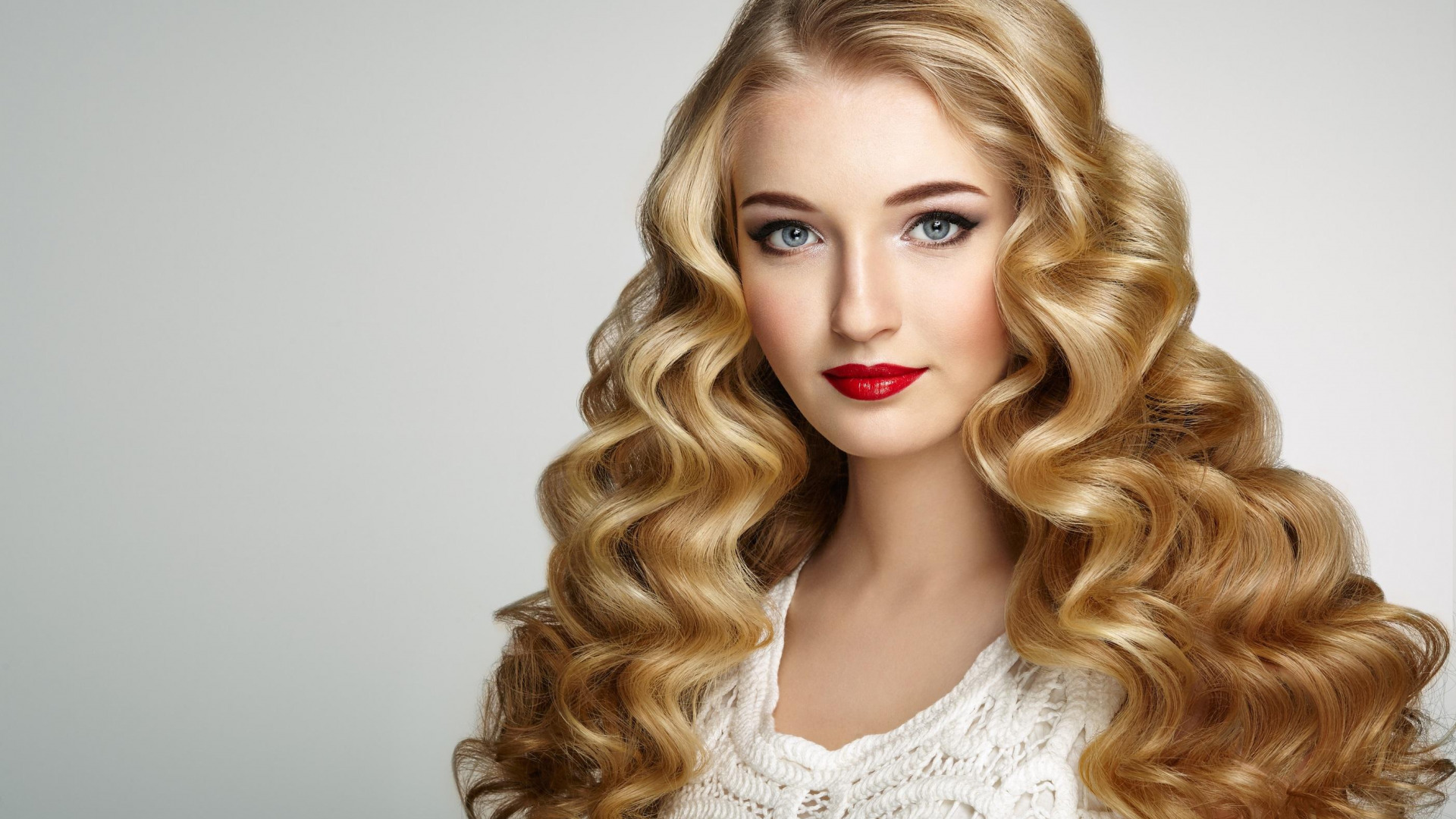 Download Woman Model HD Wallpaper