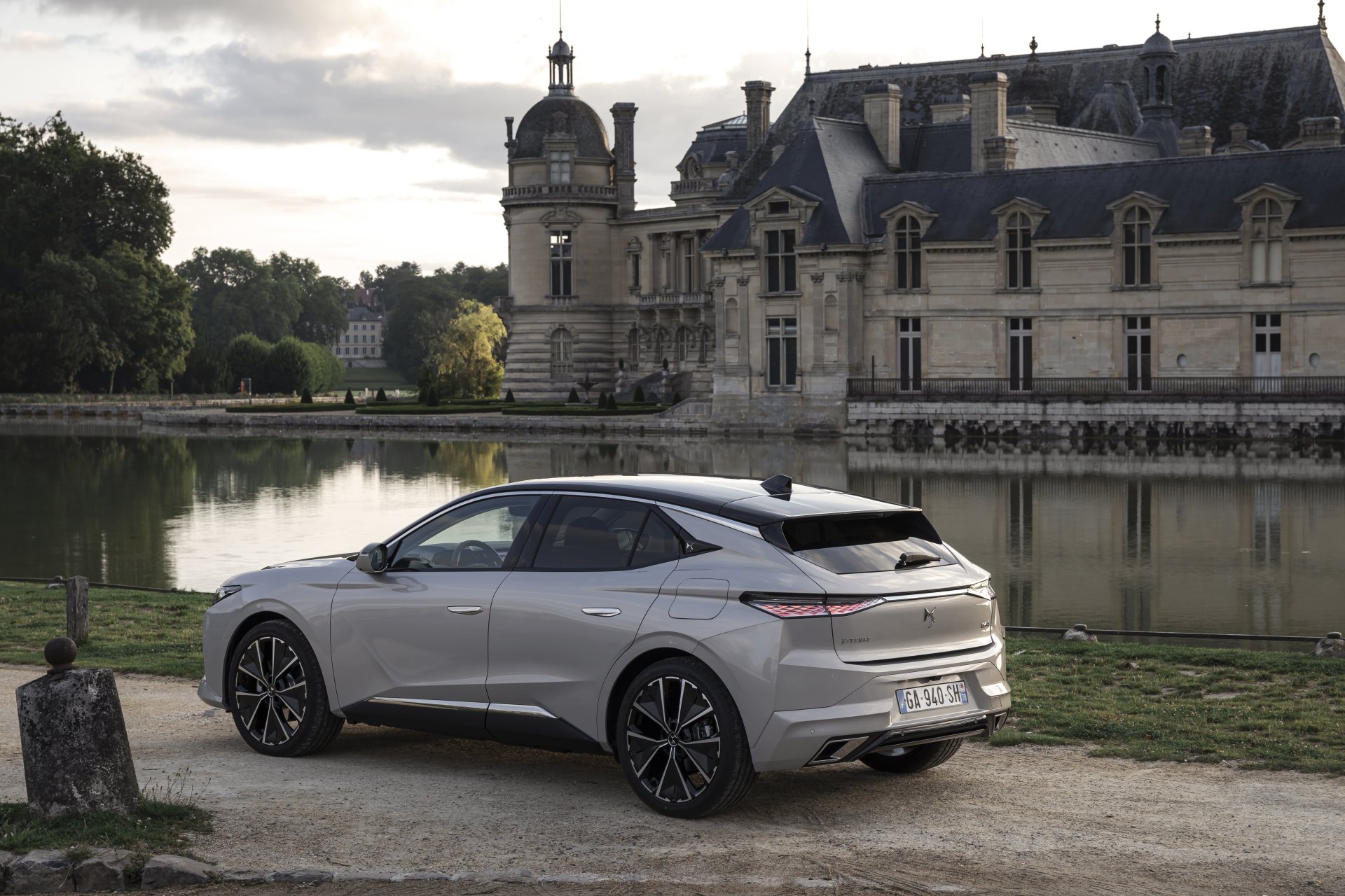 Download Electric Car DS 4 E-Tense Vehicle DS 4 4k Ultra HD Wallpaper