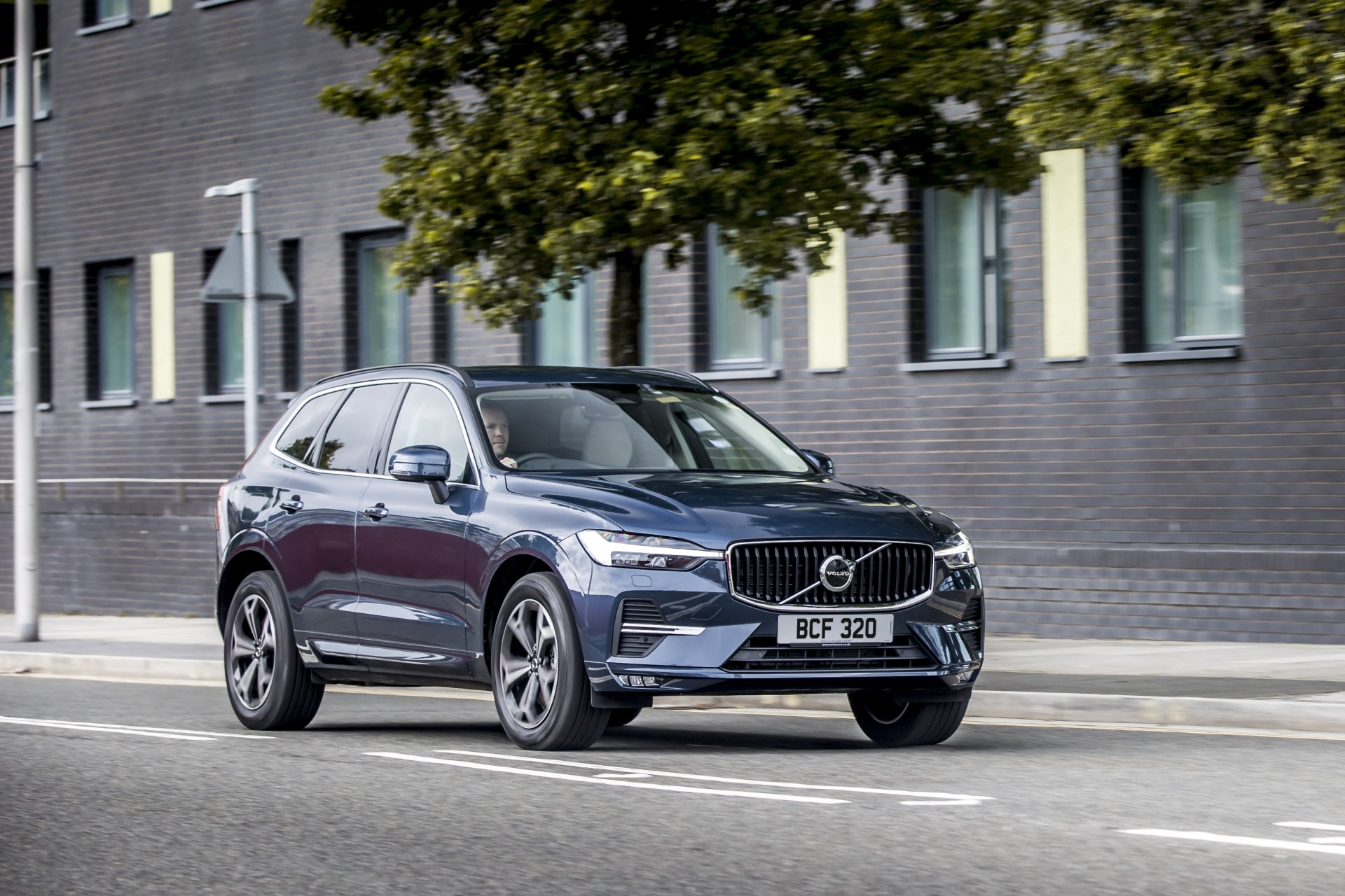 Download SUV Volvo XC60 B4 AWD Vehicle Volvo XC60 4k Ultra HD Wallpaper