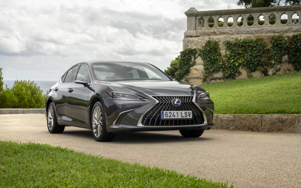 [30+] Lexus ES 300H 4k Wallpapers
