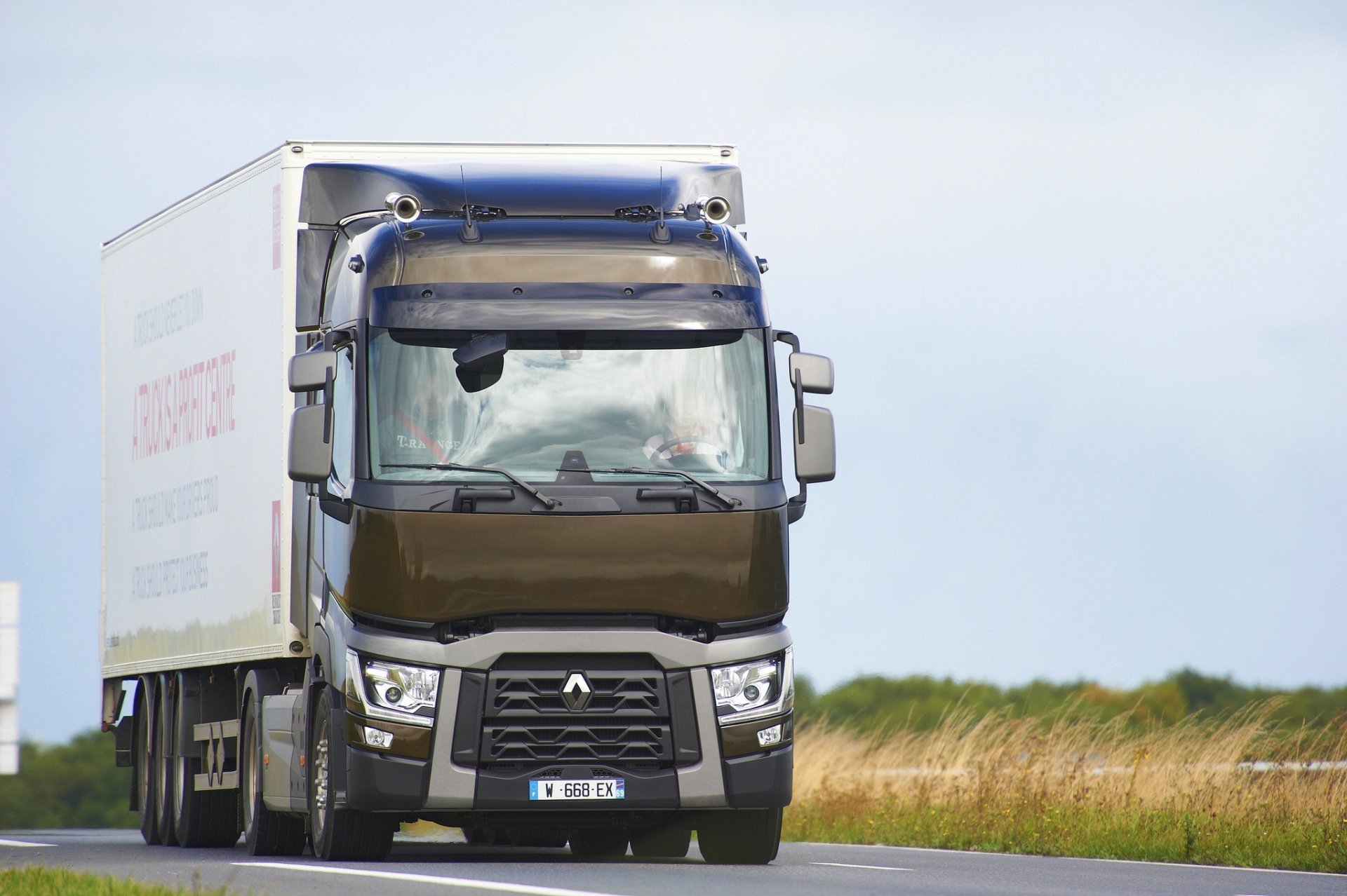 Download Vehicle Renault HD Wallpaper