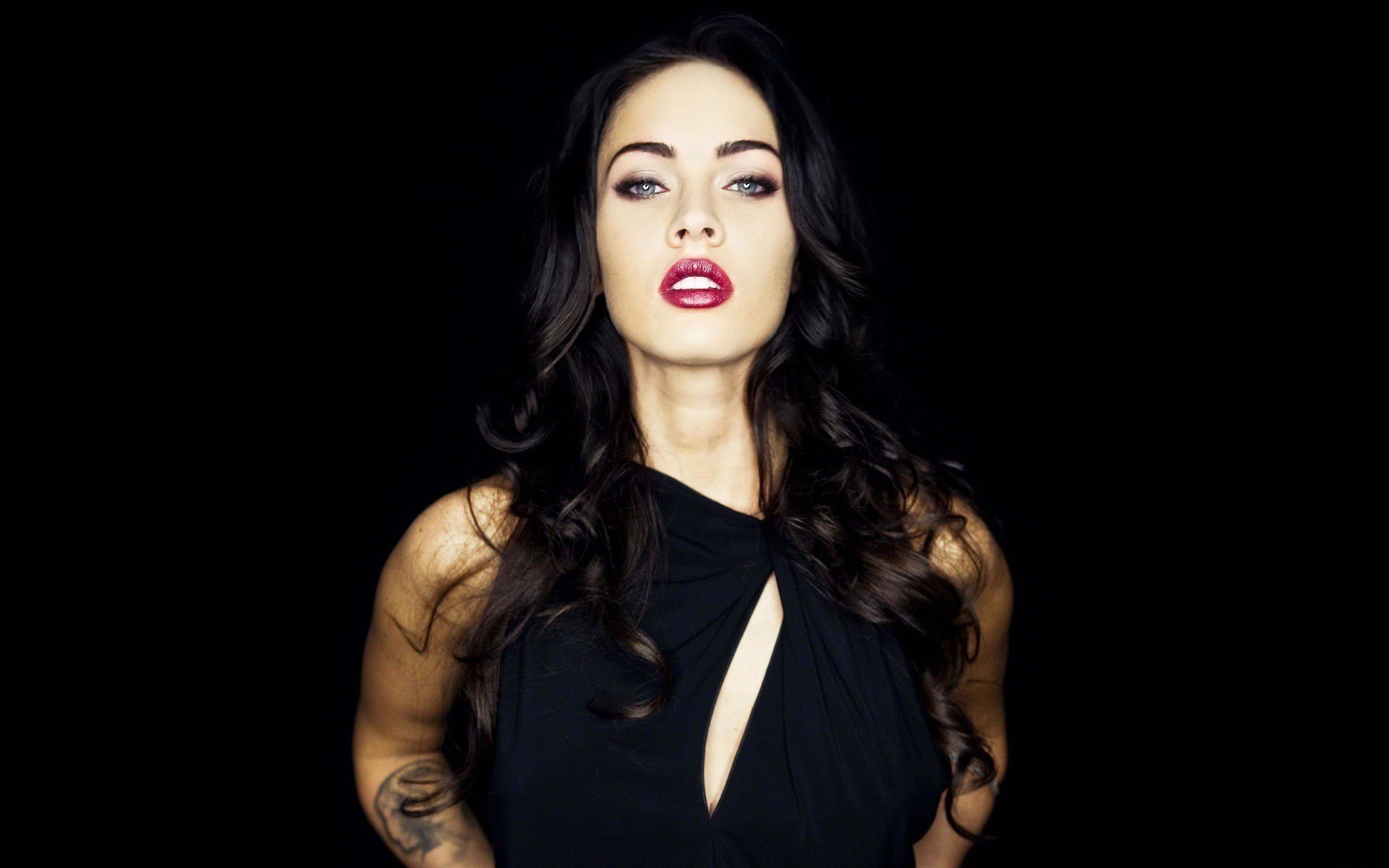 Megan Fox: Stunning HD Wallpaper