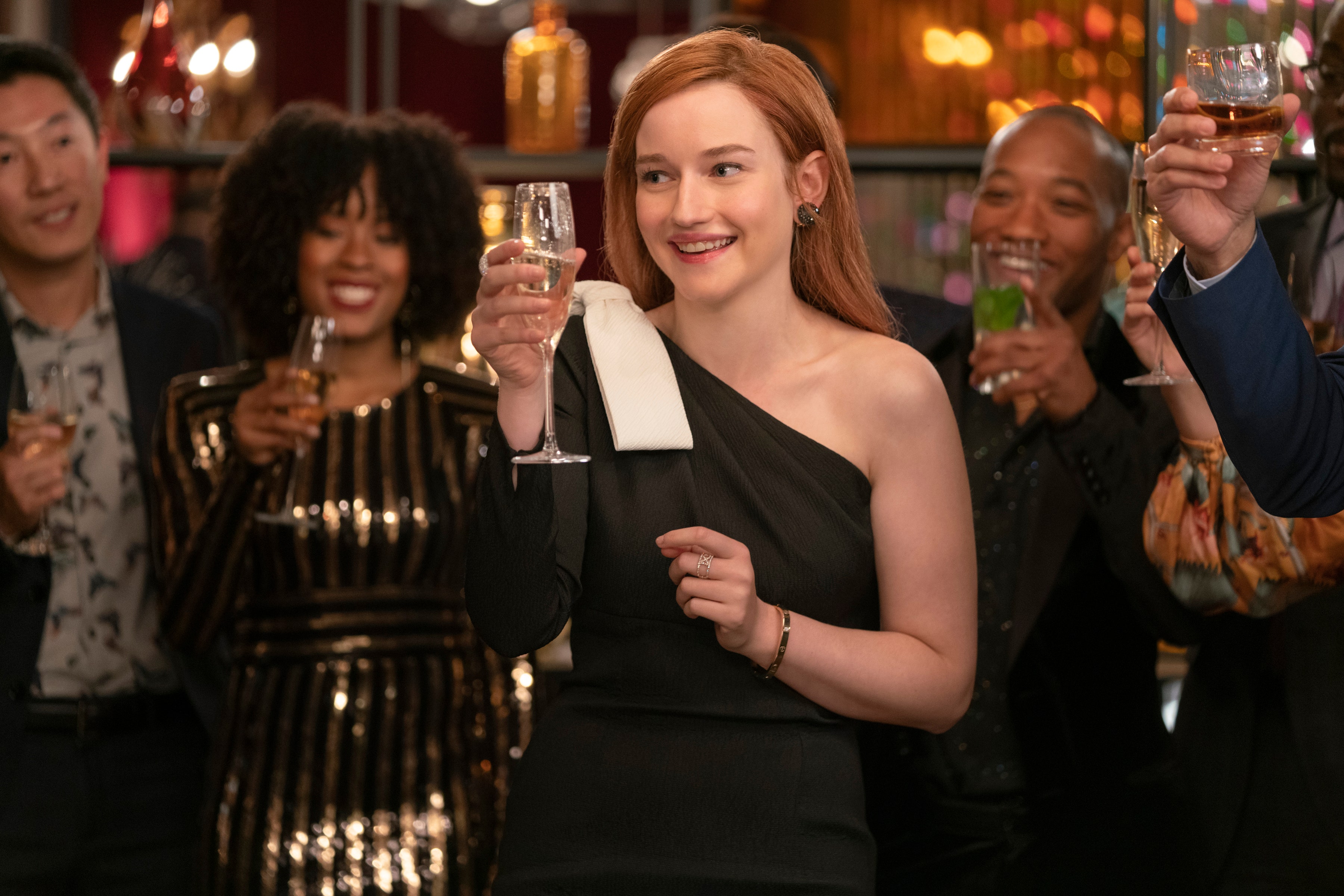 Download Julia Garner TV Show Inventing Anna HD Wallpaper