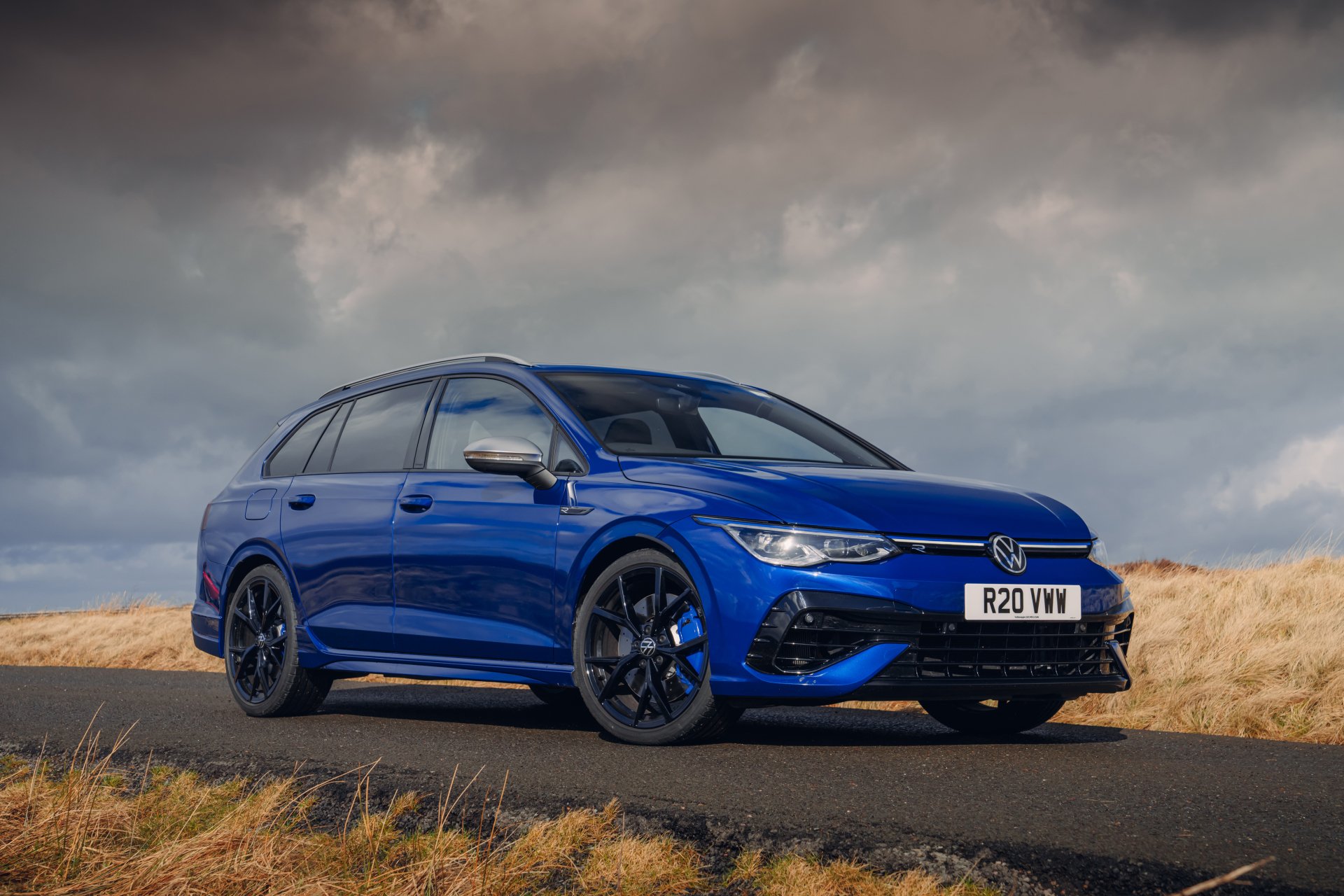 Download Vehicle Volkswagen Golf R 4k Ultra HD Wallpaper