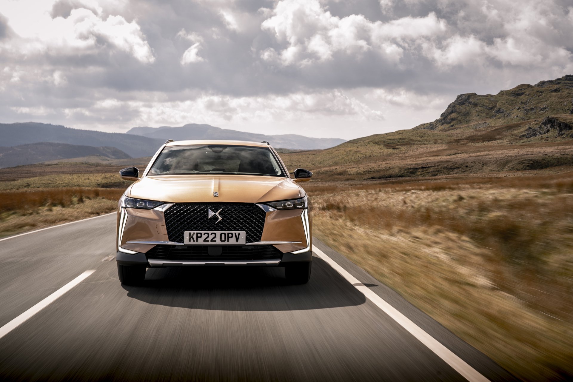 Download Vehicle DS 4 Cross 4k Ultra HD Wallpaper