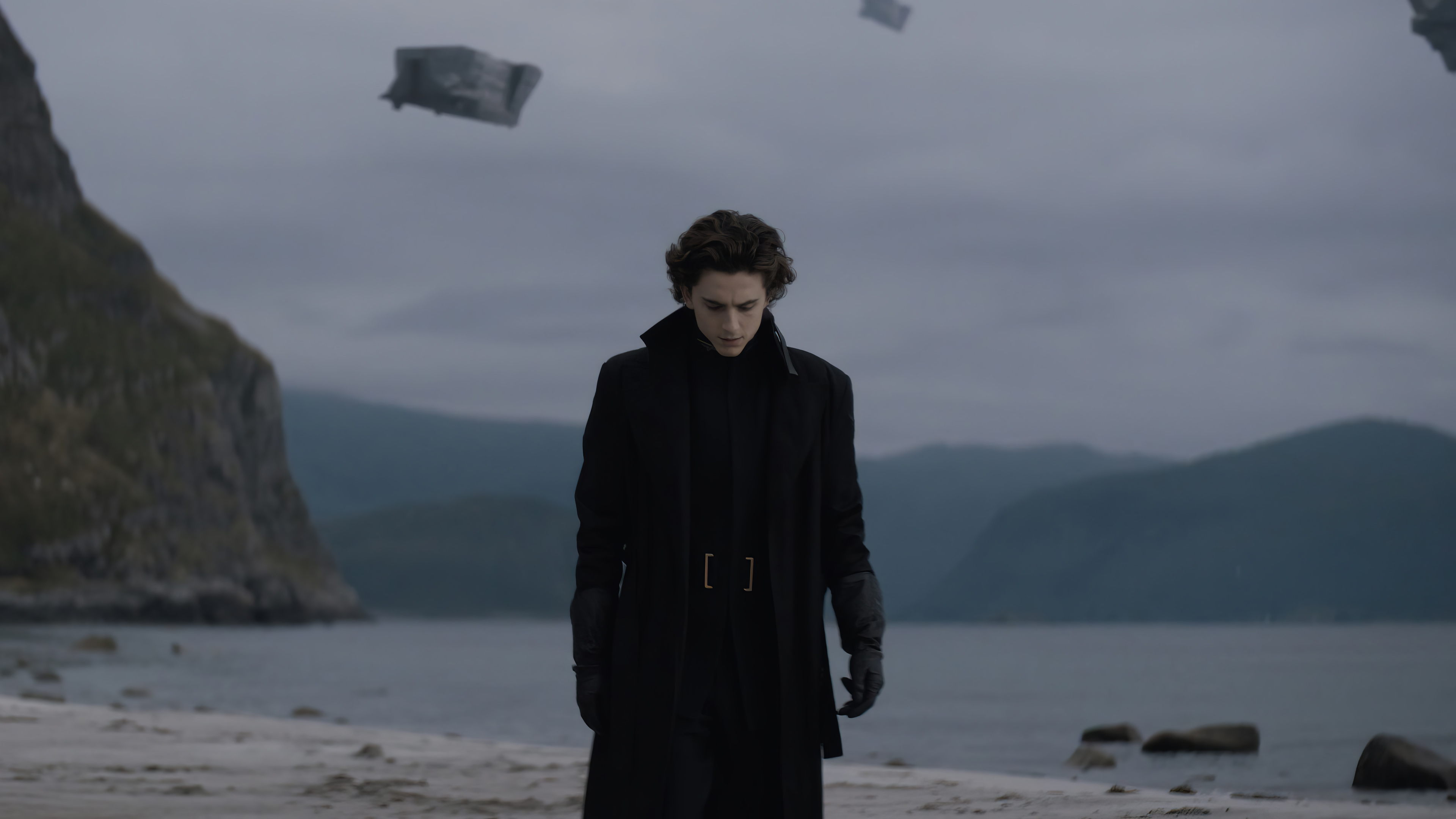 Dune 2021 HD Wallpaper - Paul Atreides on Desert Beach