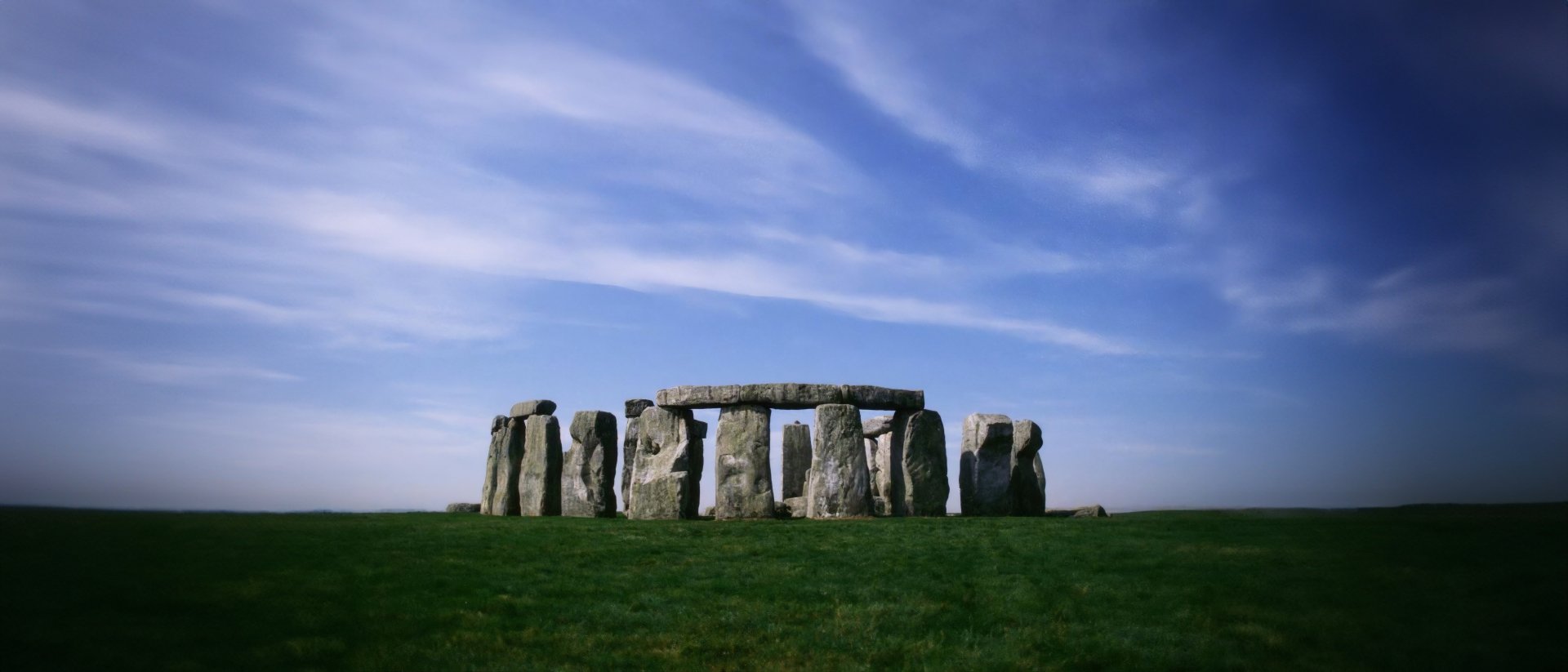 Stonehenge Serenity: 4K Windows XP Ultra HD Wallpaper