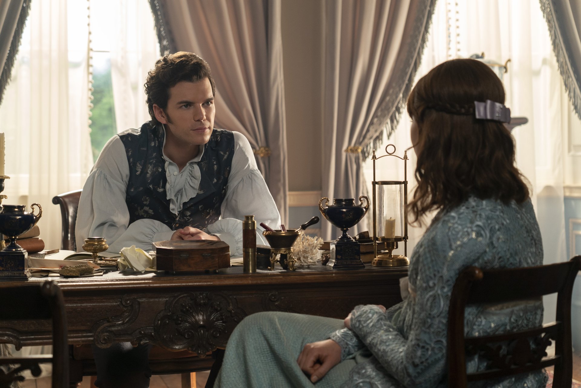 Bridgerton HD Wallpaper: Elegant Encounter