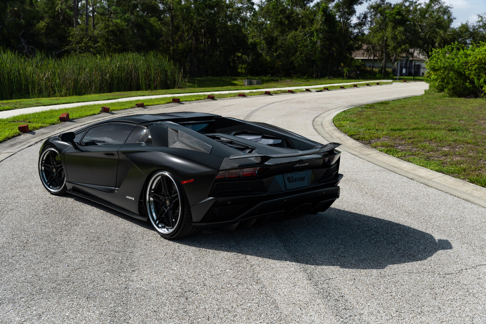 8K Ultra HD Lamborghini: Sleek Power on Every Curve