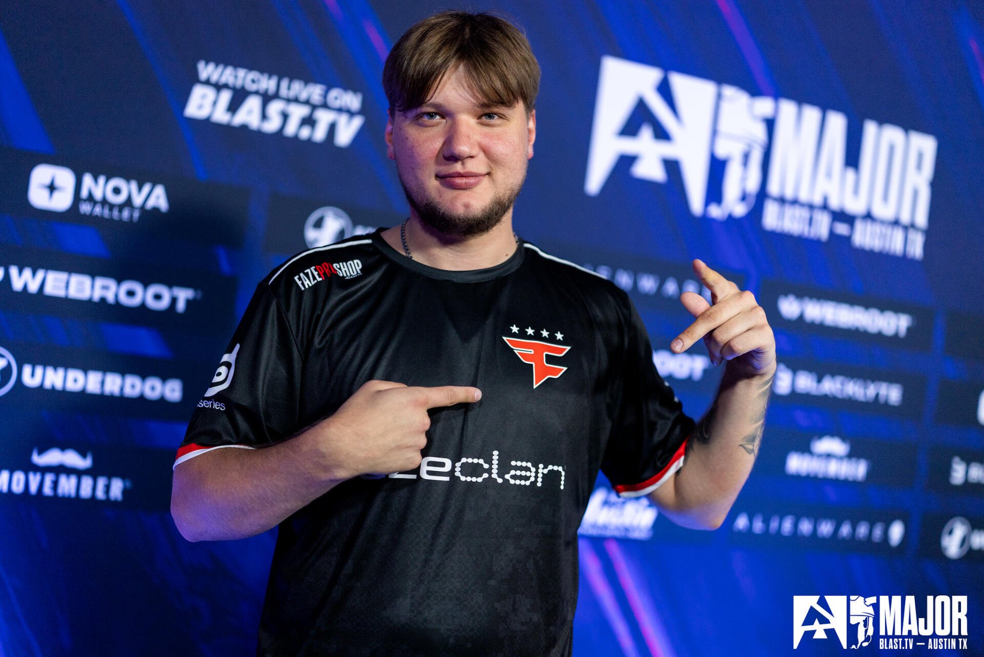 Faze Clan's s1mple Dominates the Esports Arena | HD Wallpaper