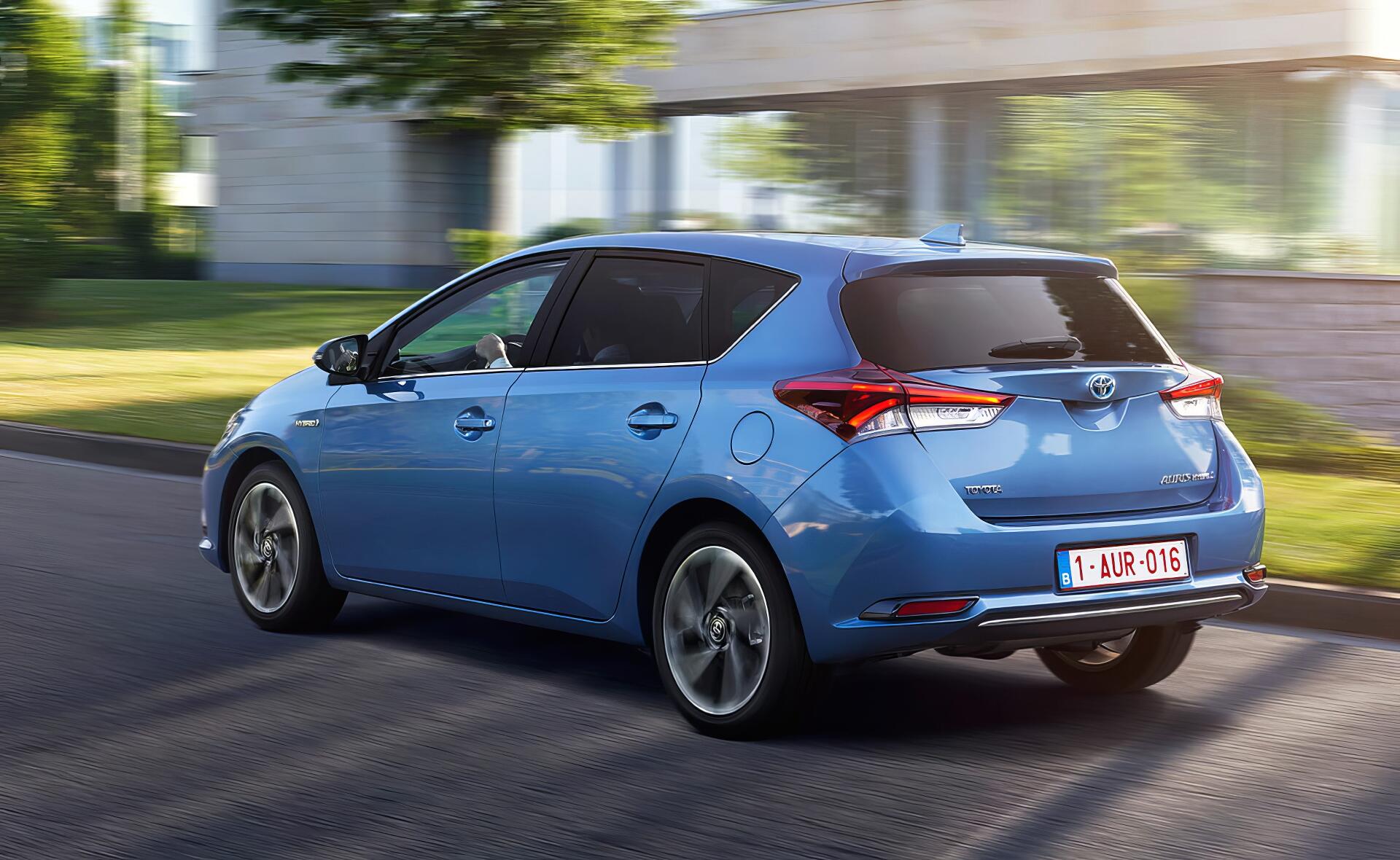 Sleek Blue Toyota Auris — HD Wallpaper