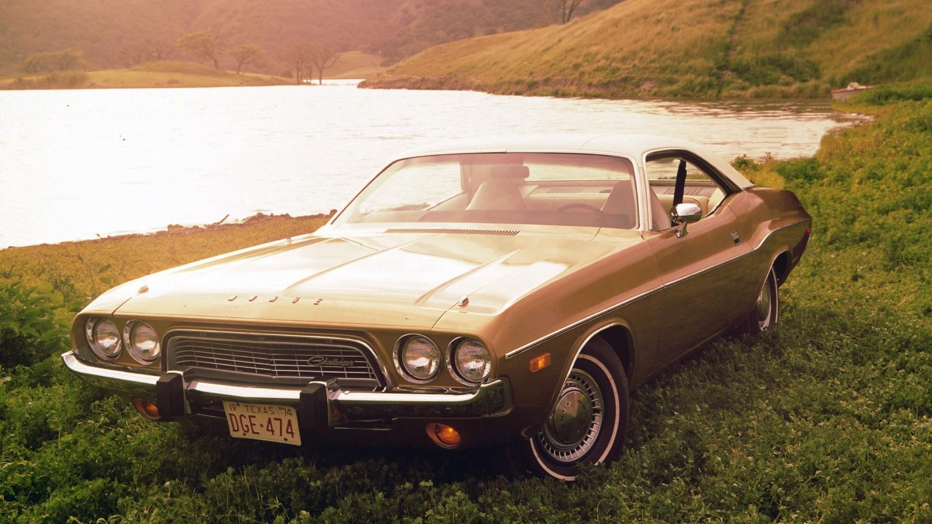Classic Dodge Challenger in Stunning HD Wallpaper View | 1920x1080 ...