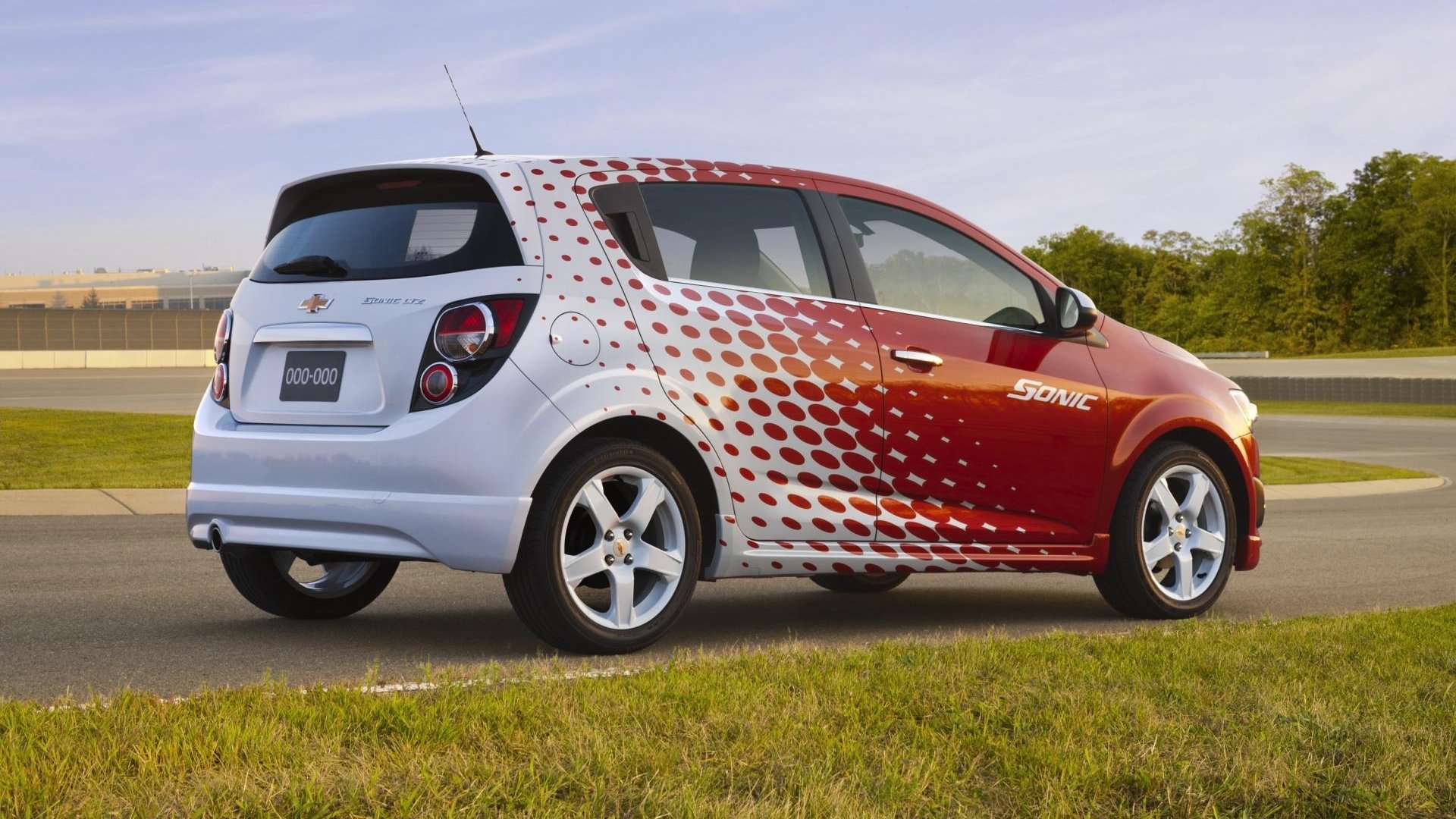 Download Vehicle Chevrolet Sonic HD Wallpaper