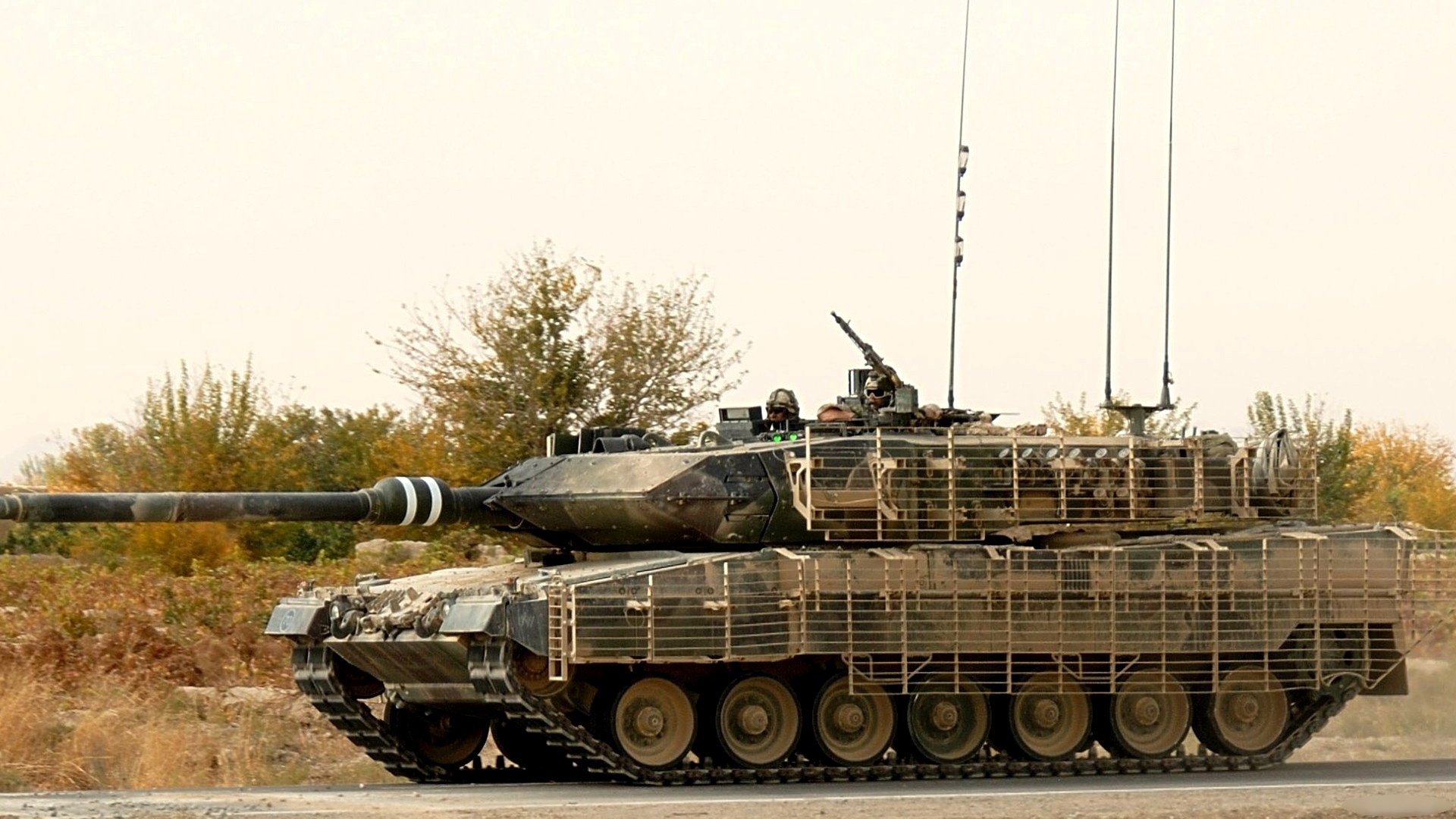 Download Military Tank HD Wallpaper