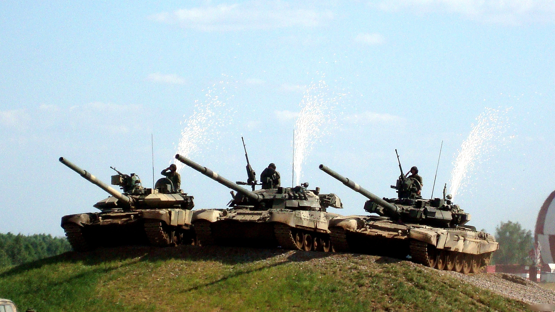 Download Military Tank HD Wallpaper