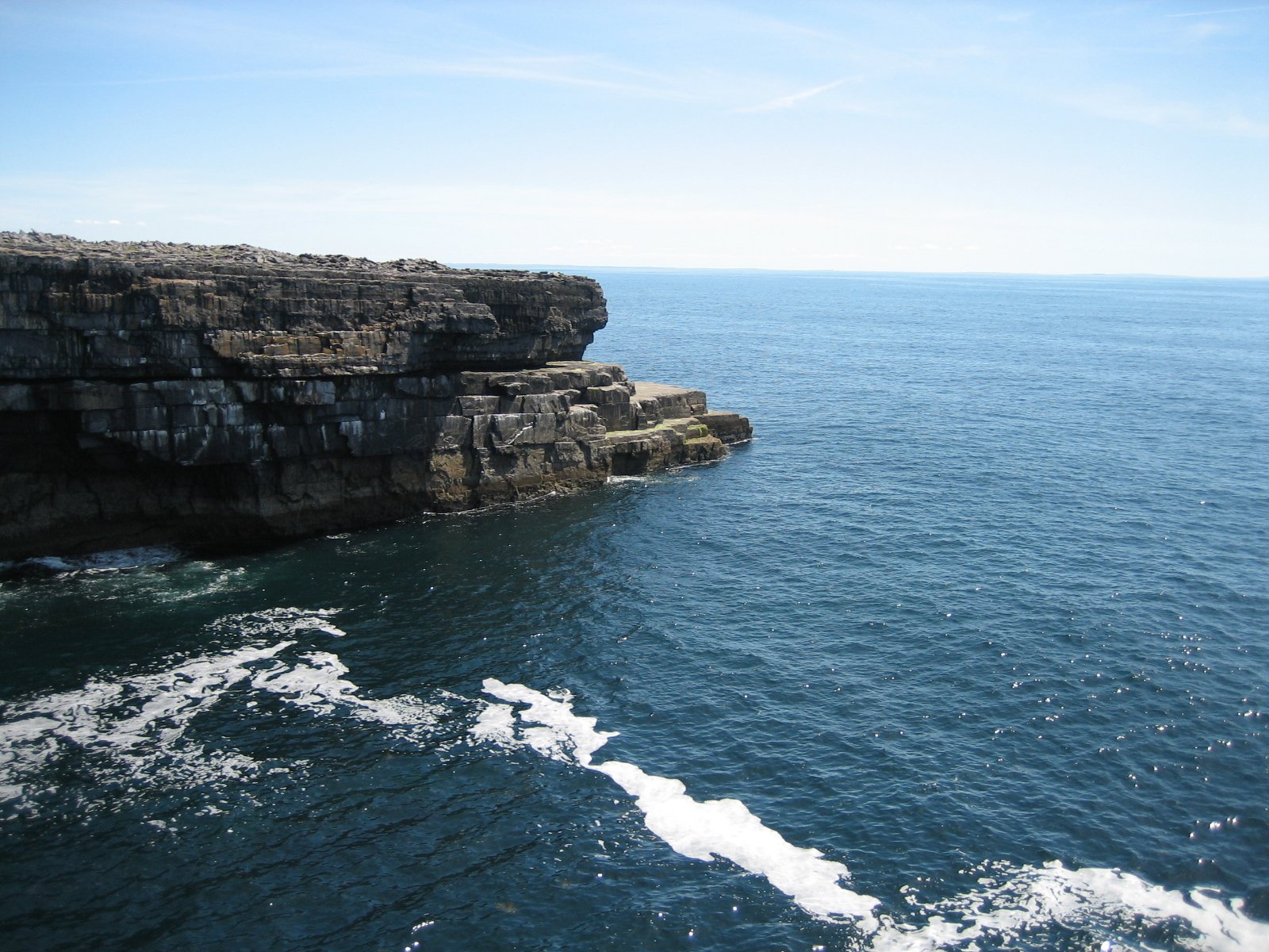 HD Wallpaper: Ocean Serenity at the Cliff's Edge