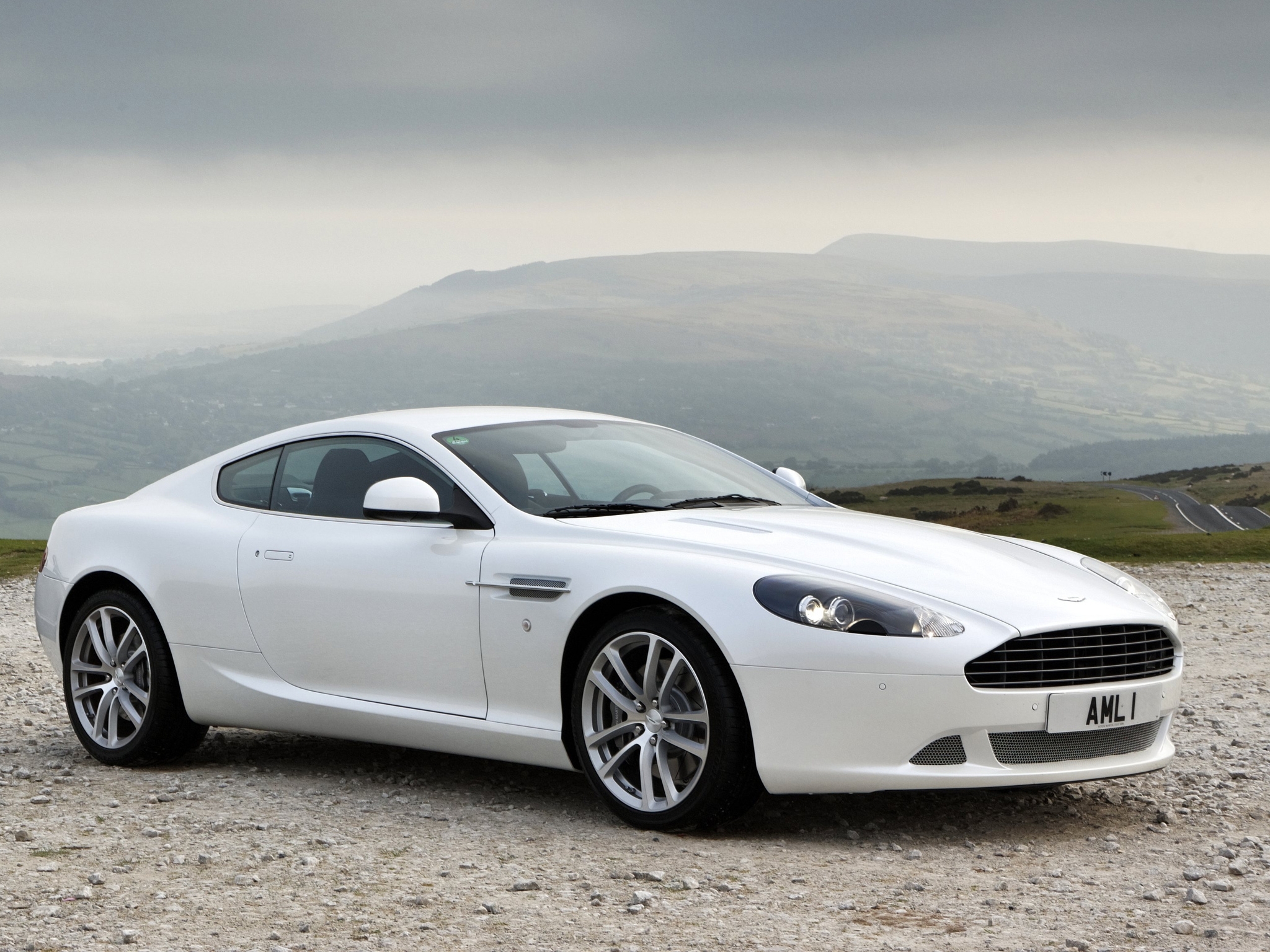 HD Aston Martin DB9 Wallpaper