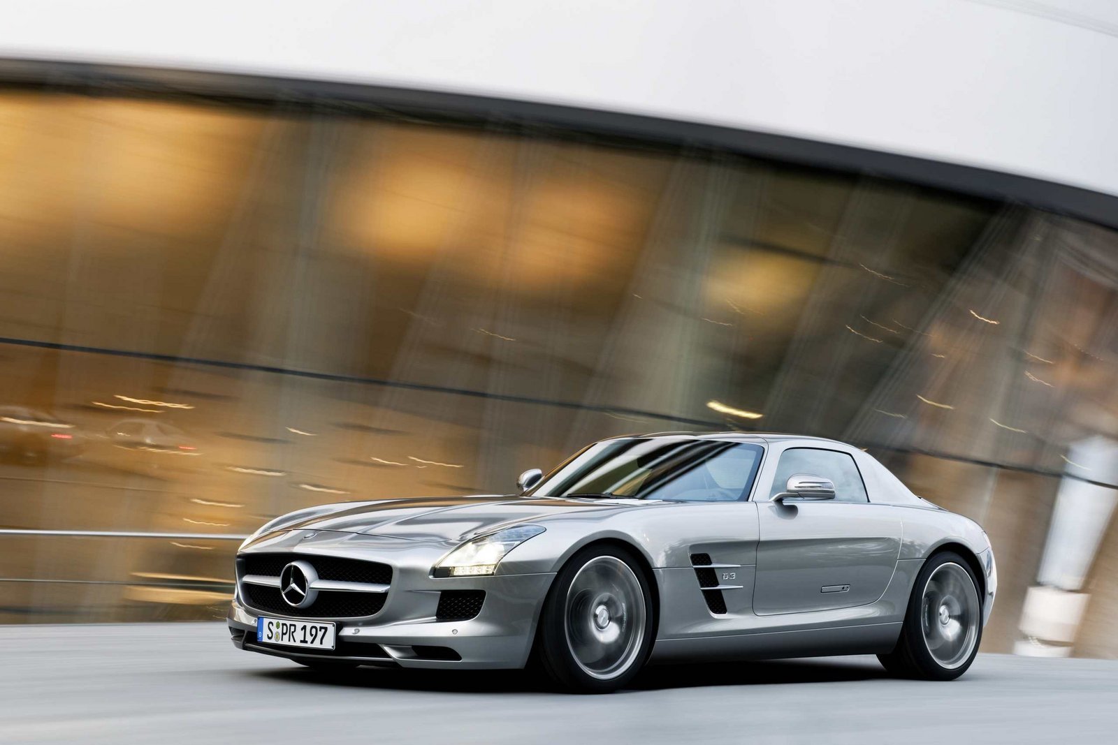 Mercedes Elegance in Motion - Stunning HD Vehicle Wallpaper | 1600x1067 ...