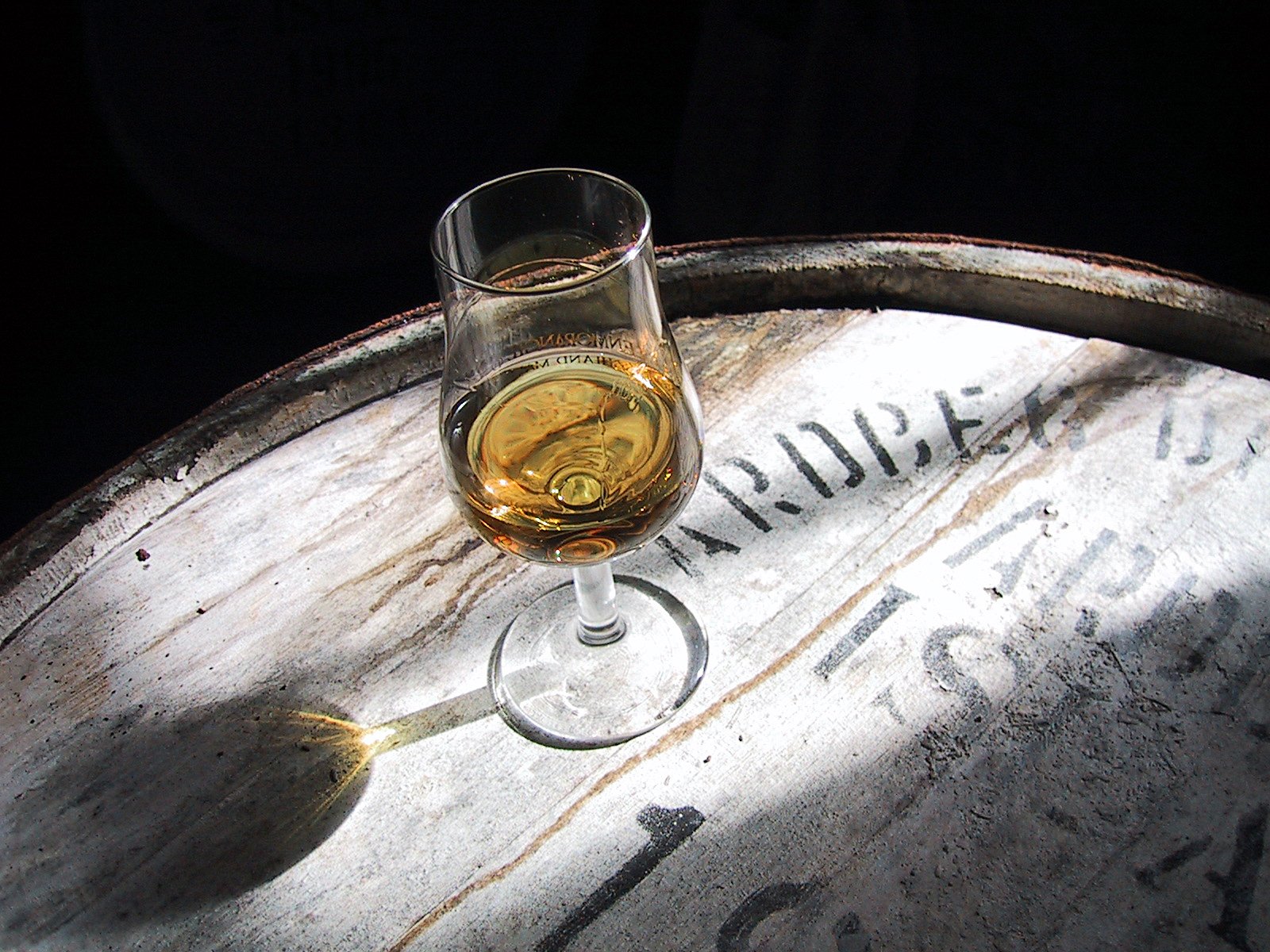 Golden Dram on the Barrel — HD Whisky Wallpaper | 1600x1200 | Wallpaper ...