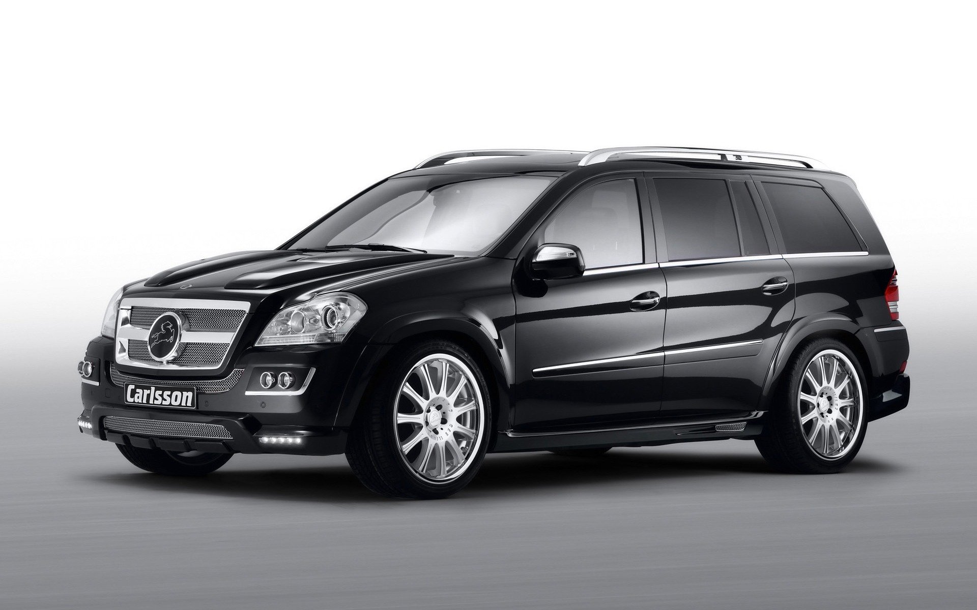 HD Mercedes Luxury SUV Wallpaper – Sleek Black Performance Vehicle