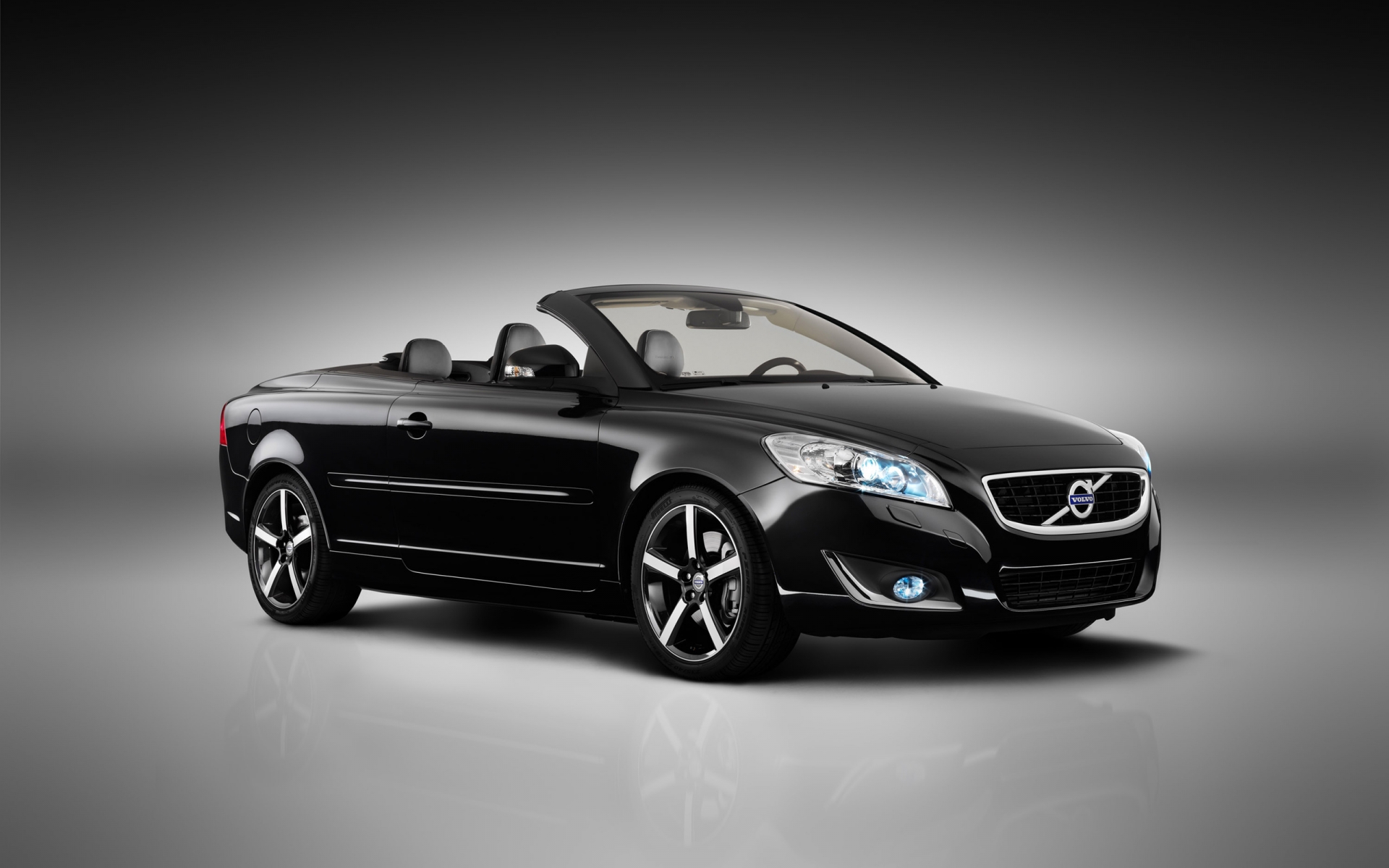 Download Vehicle Volvo HD Wallpaper
