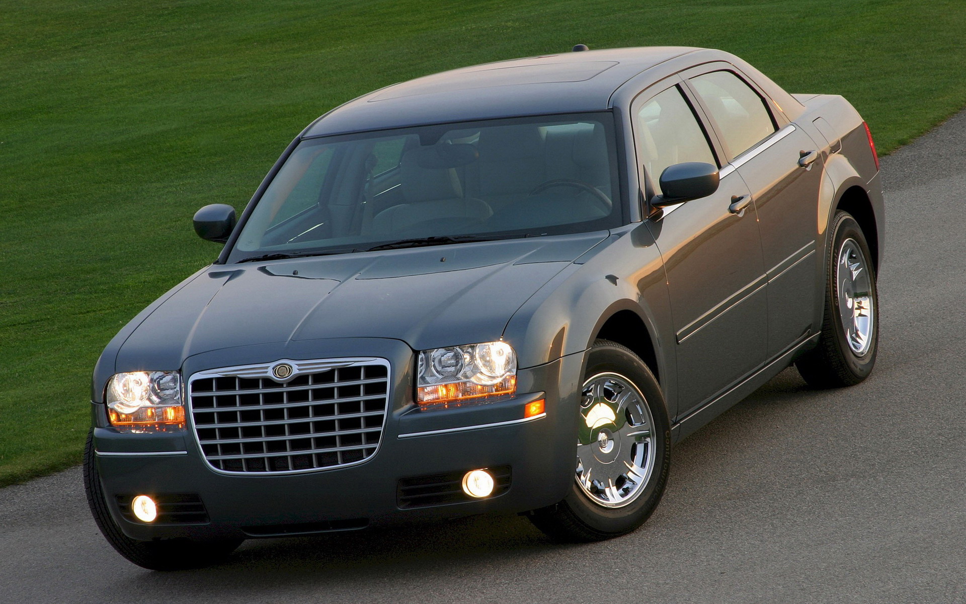 Download Vehicle Chrysler HD Wallpaper
