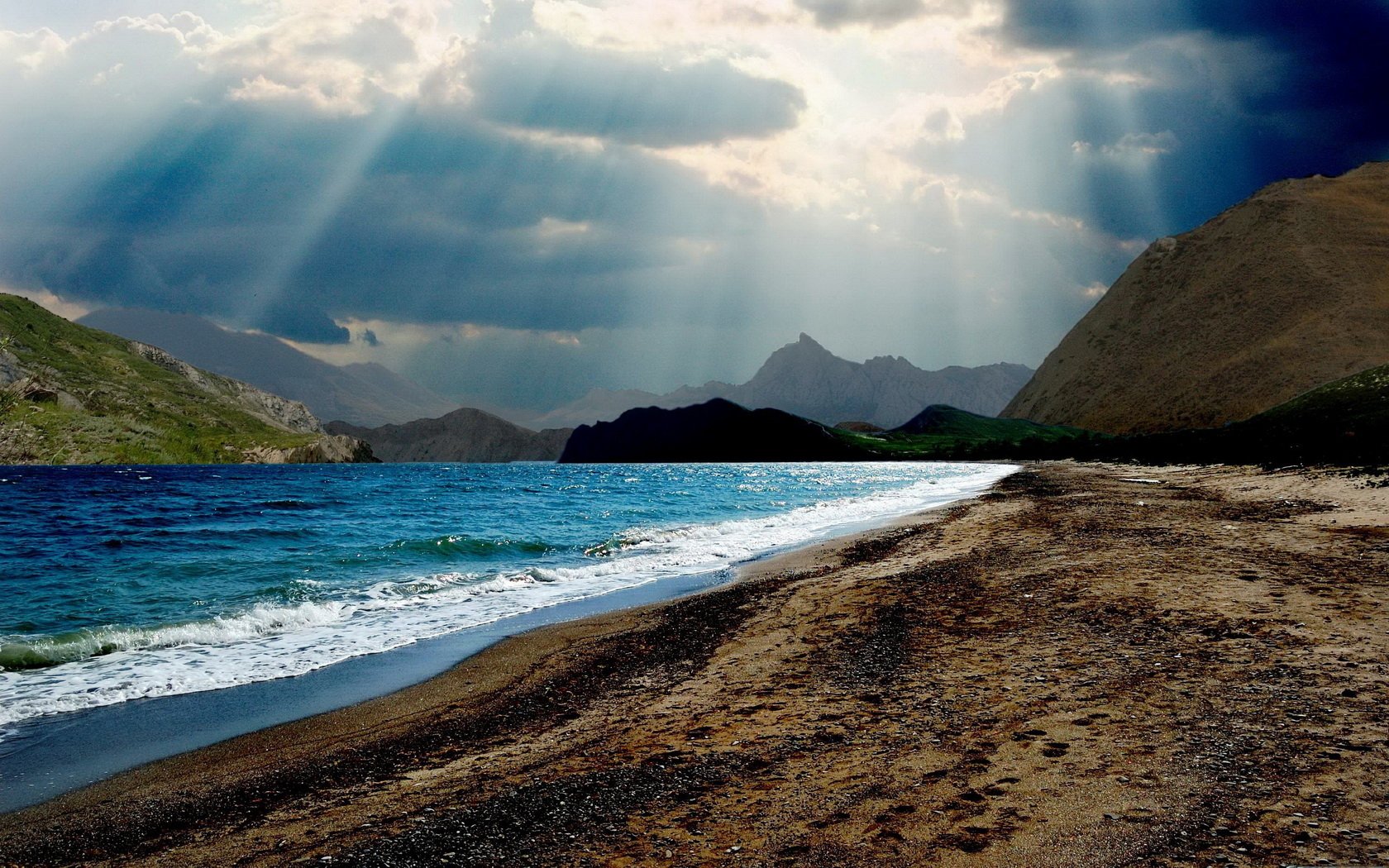 Sunbeams Over the Shore — HD Ocean Nature Wallpaper