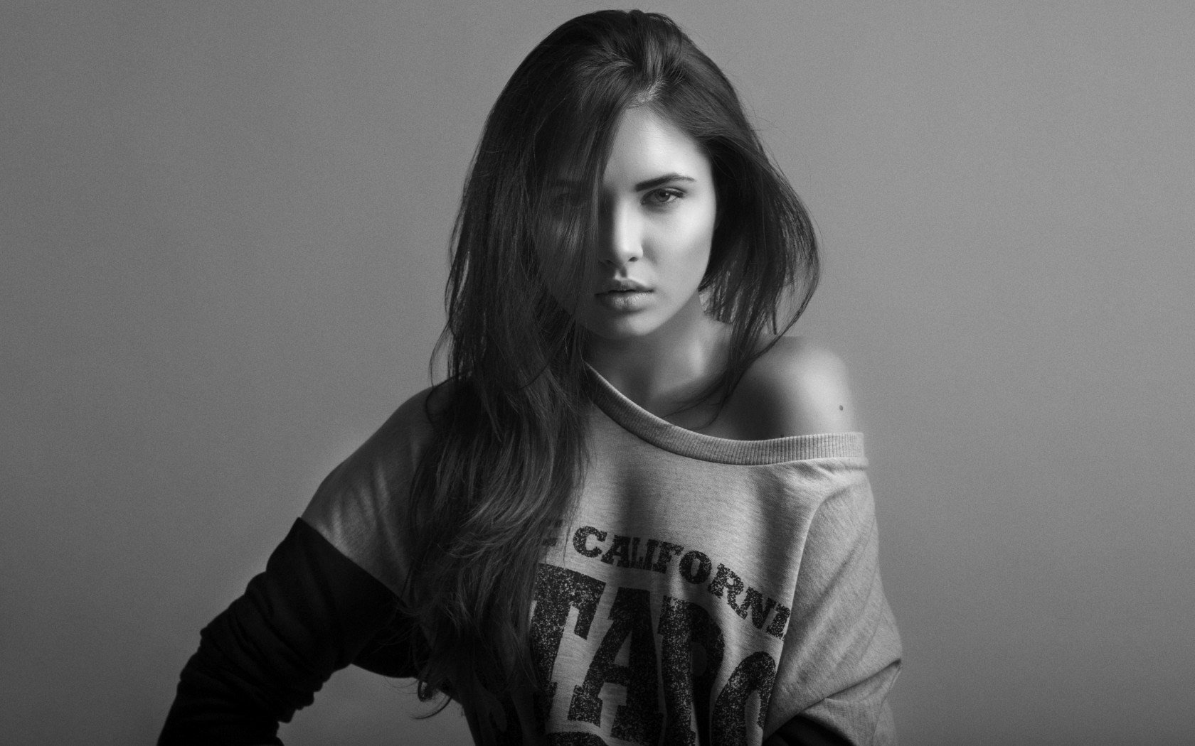 Stunning Model in HD Wallpaper