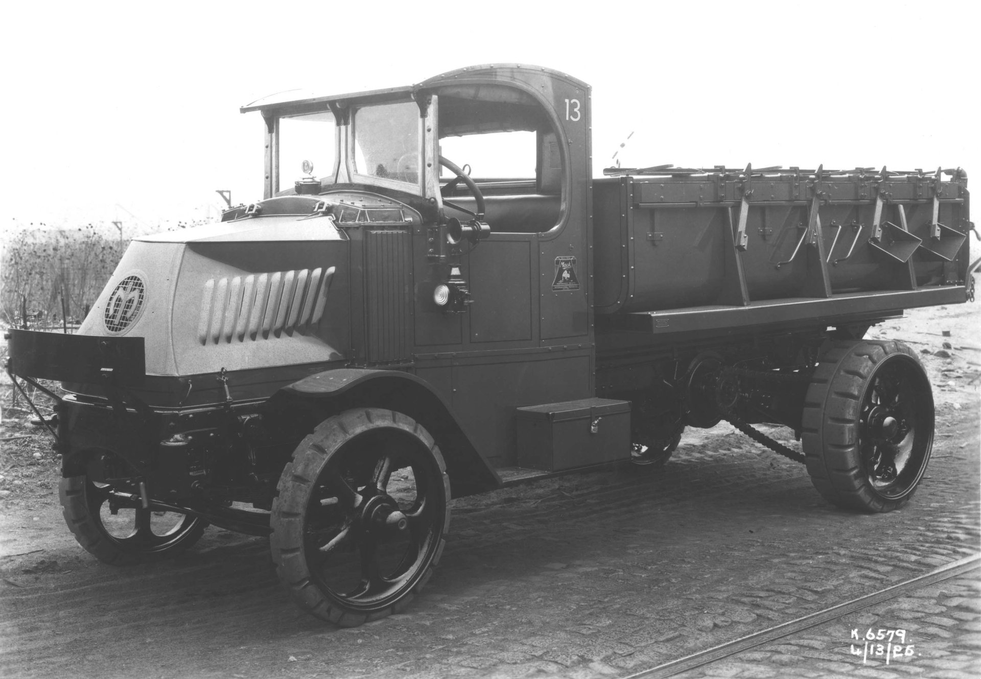 Download Vehicle Mack Model Ac HD Wallpaper