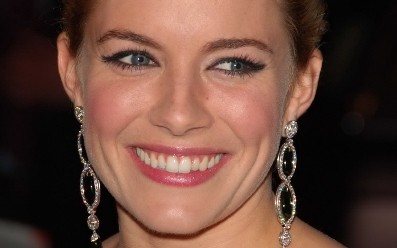 Download Celebrity Sienna Miller Wallpaper