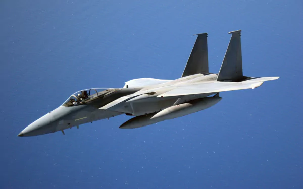 Stunning HD Wallpaper of the McDonnell Douglas F-15 Eagle in Action