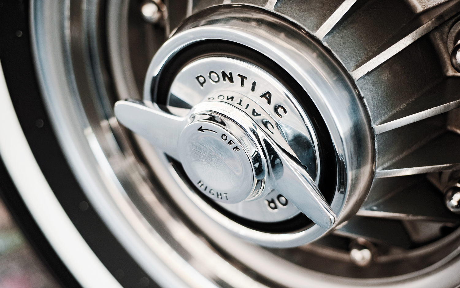 Download Vehicle Pontiac Wallpaper