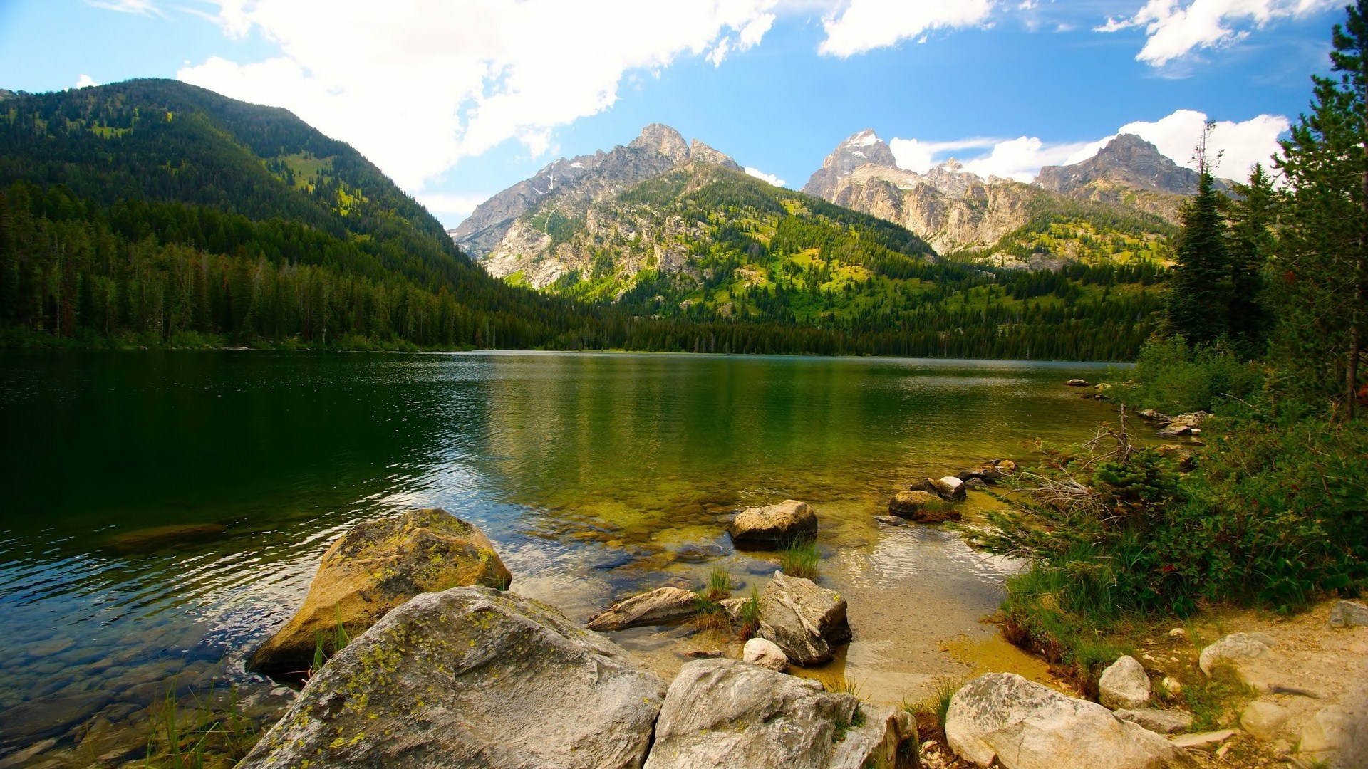 Serene Nature Lake HD Wallpaper: Tranquil Mountain Reflections