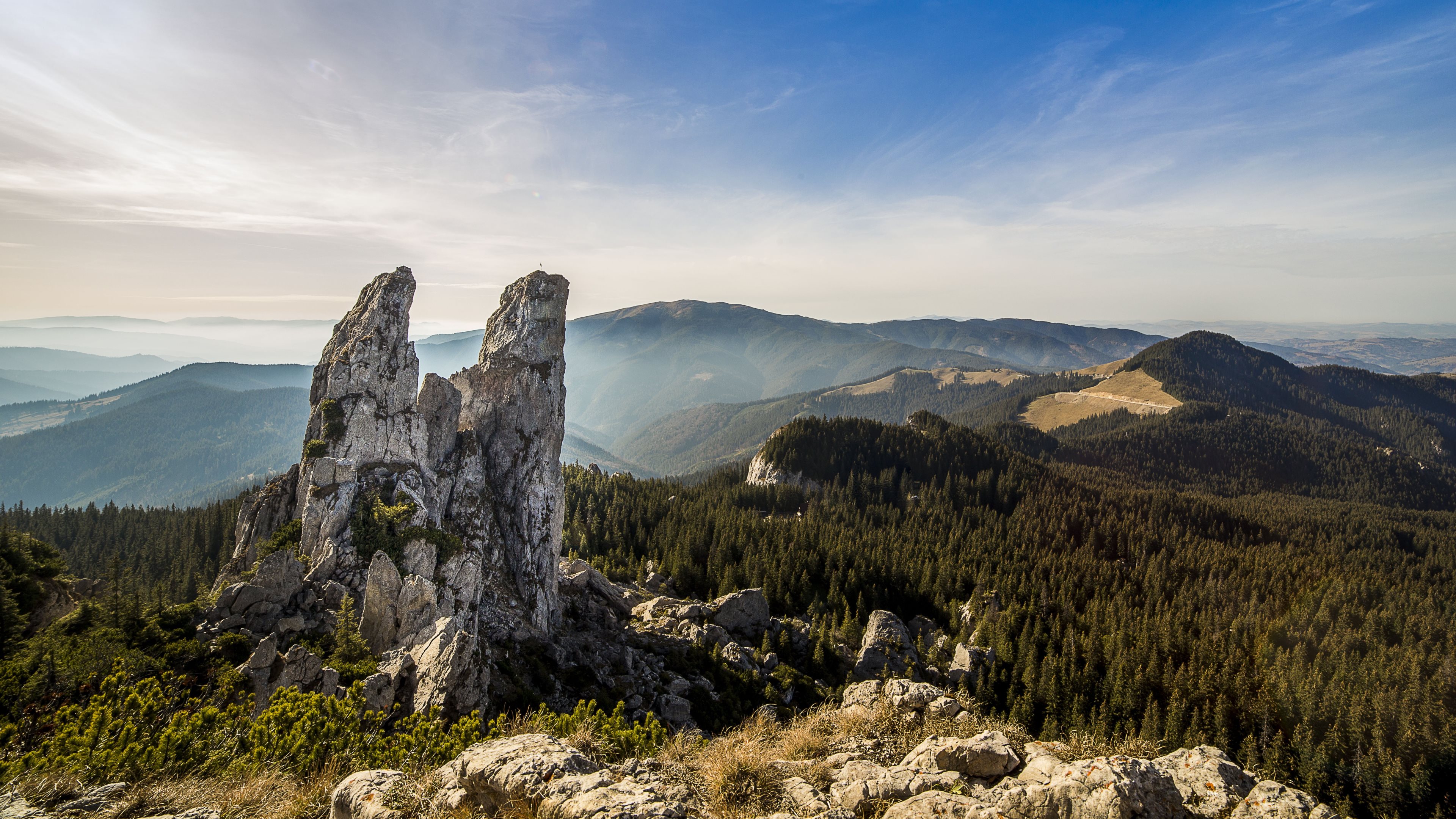 4K Ultra HD Mountain Majesty: A Breathtaking Nature Landscape View