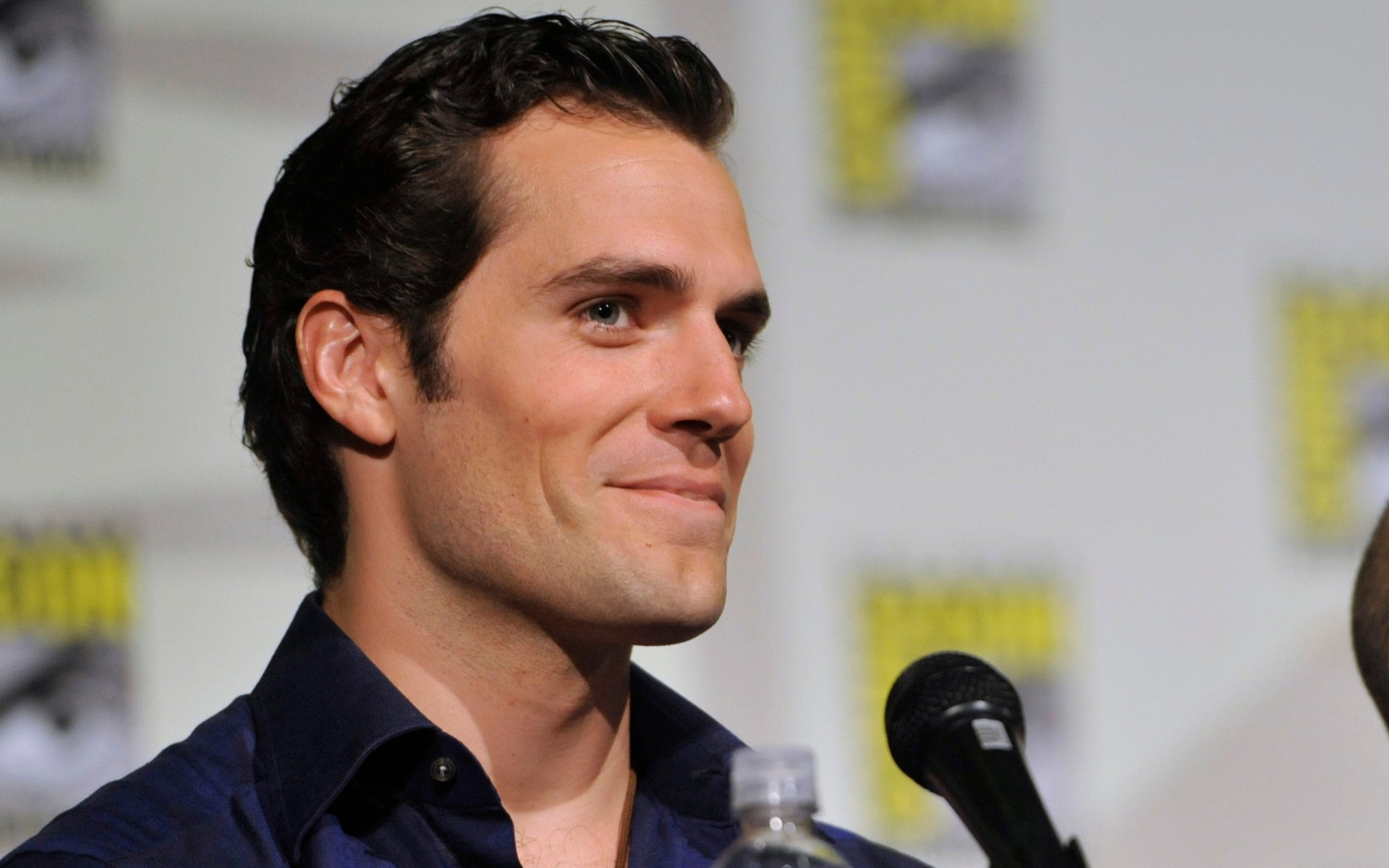 Henry Cavill: Stunning British Actor HD Celebrity Wallpaper